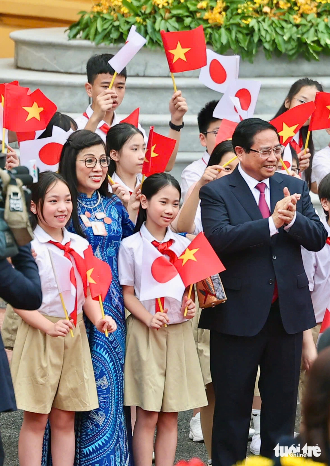 Vietnamese PM hosts official reception for Japanese counterpart