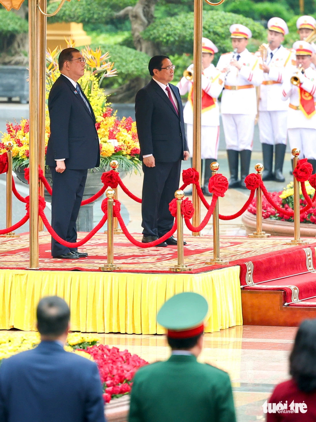 Vietnamese PM hosts official reception for Japanese counterpart