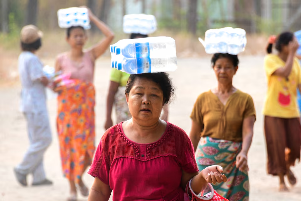 Rains add to challenge for Myanmar quake relief, toll at 3,471