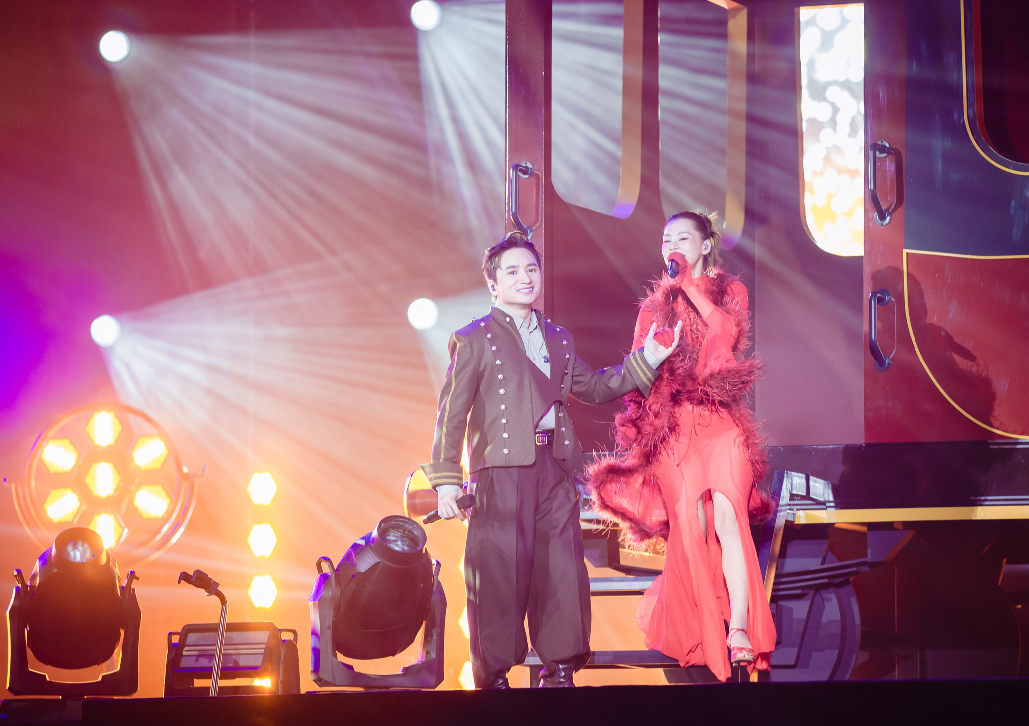 Ha Anh Tuan said 'Phan Manh Quynh is one of the outstanding representatives of the young ...