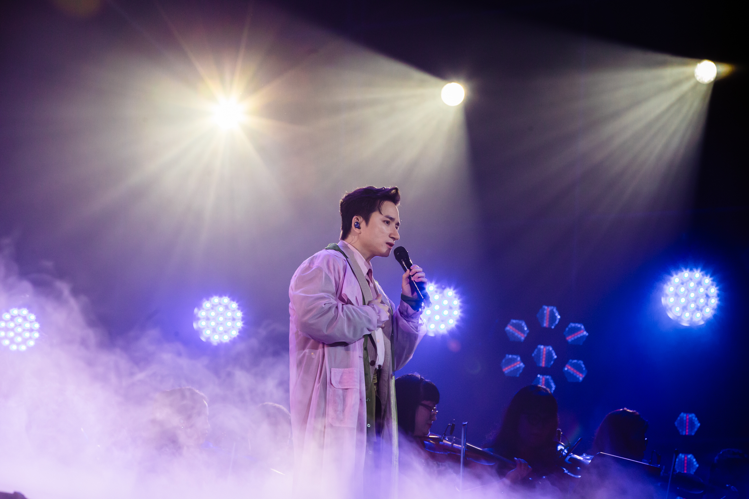 Ha Anh Tuan said 'Phan Manh Quynh is one of the outstanding ...