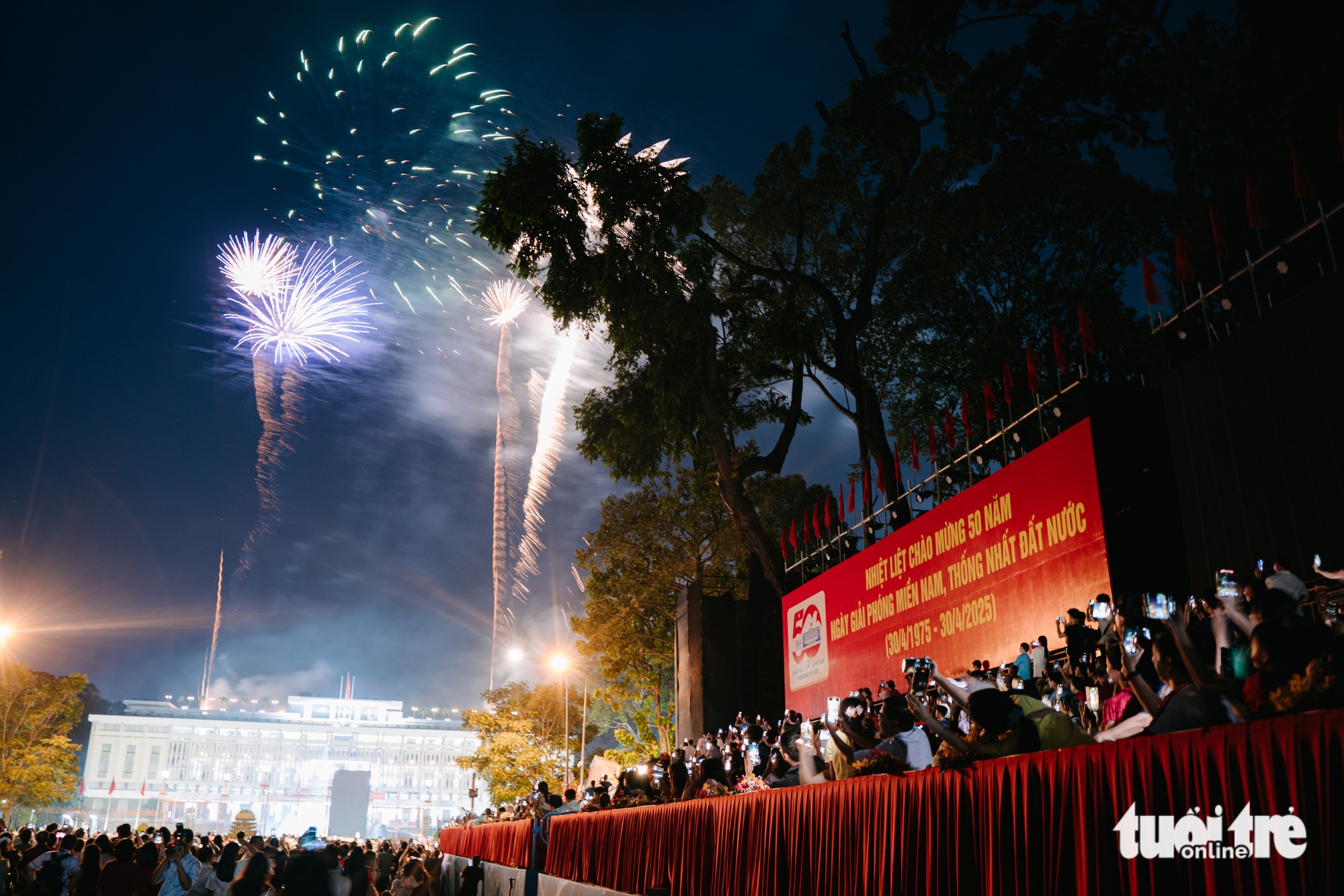 Thousands gather as Vietnam celebrates Reunification Day with fireworks