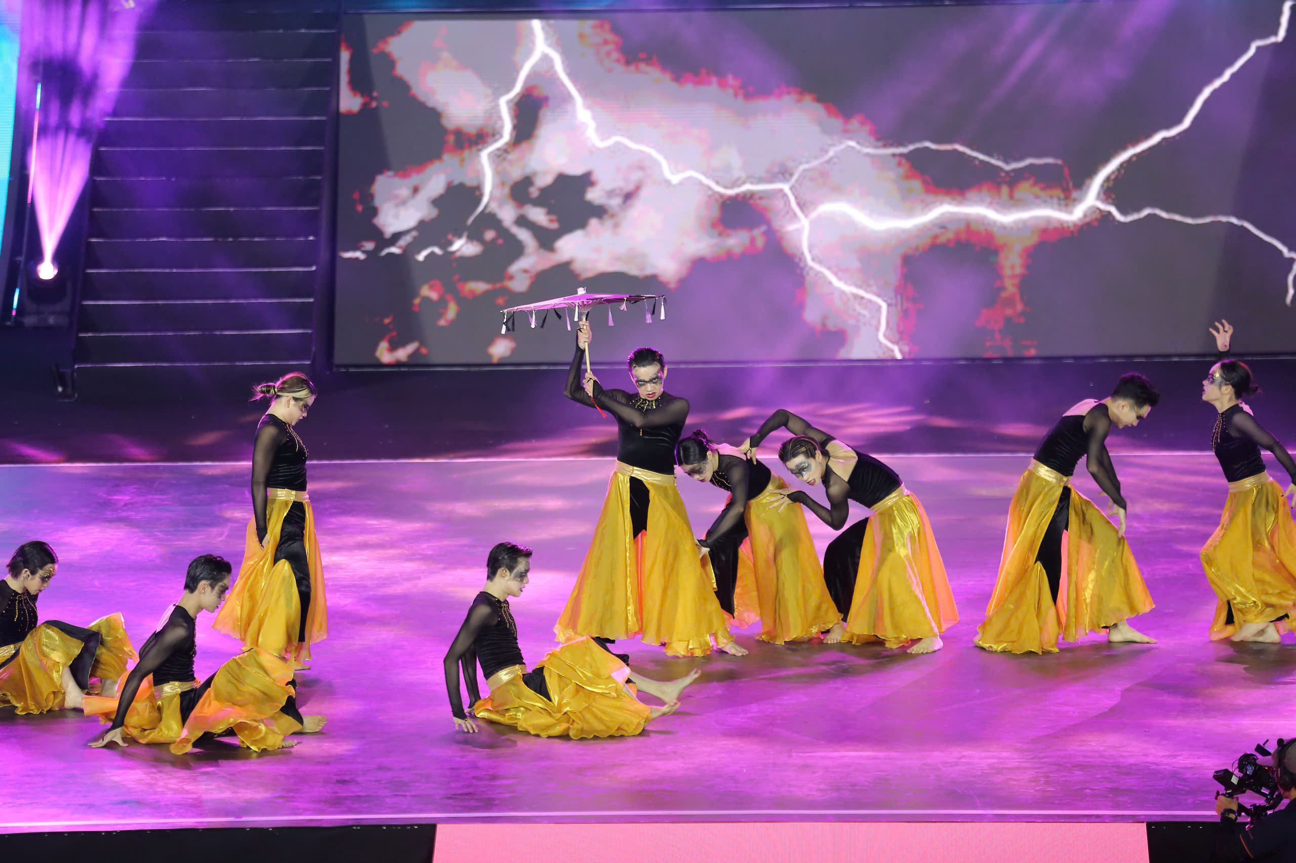 F.E.D Crew đầy ‘ma mị’ đăng quang Dalat Best Dance Crew 2025 - Tuổi Trẻ ...