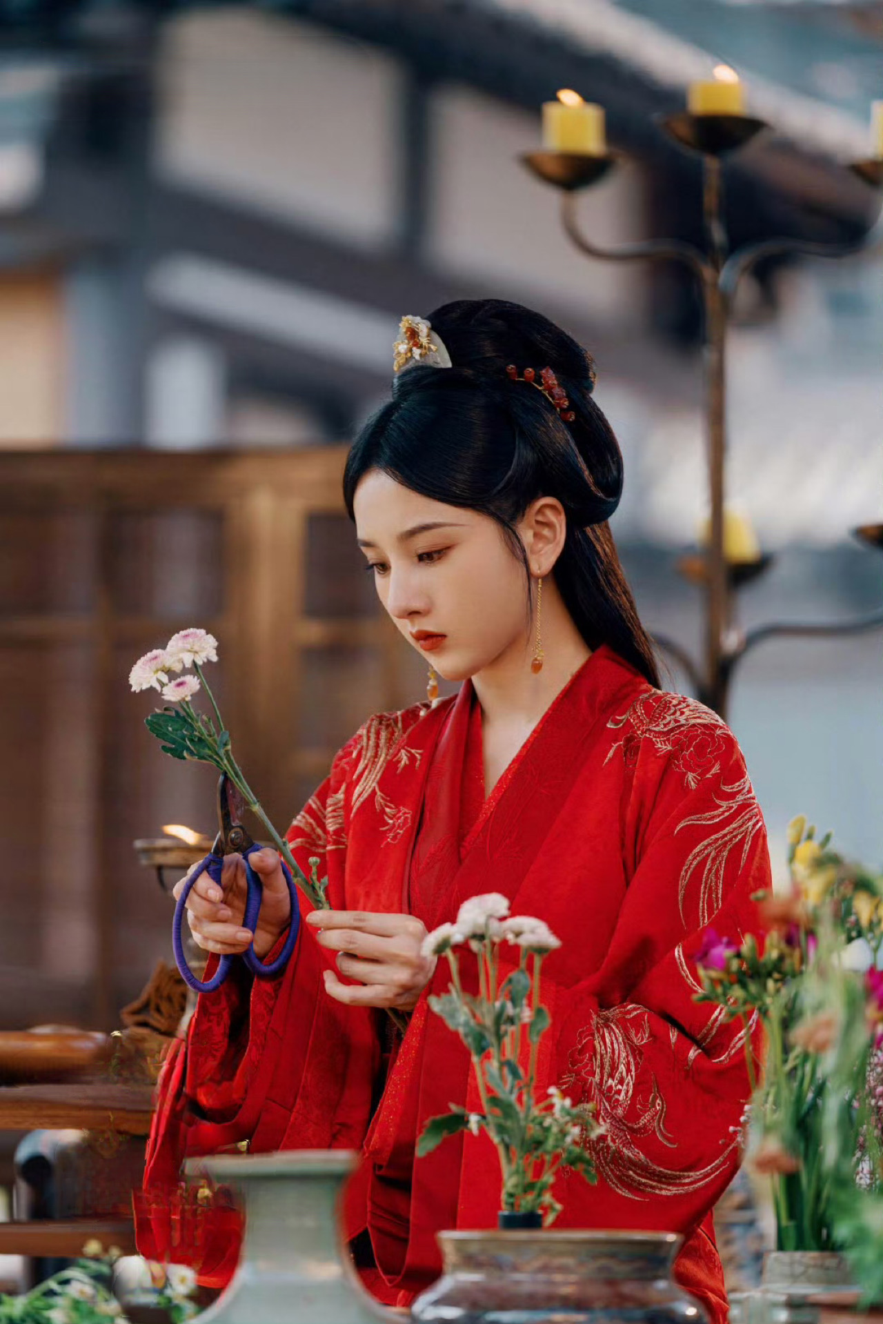 Lên sóng đột ngột, Khom lưng của Tống Tổ Nhi vẫn đạt thành tích ấn tượng