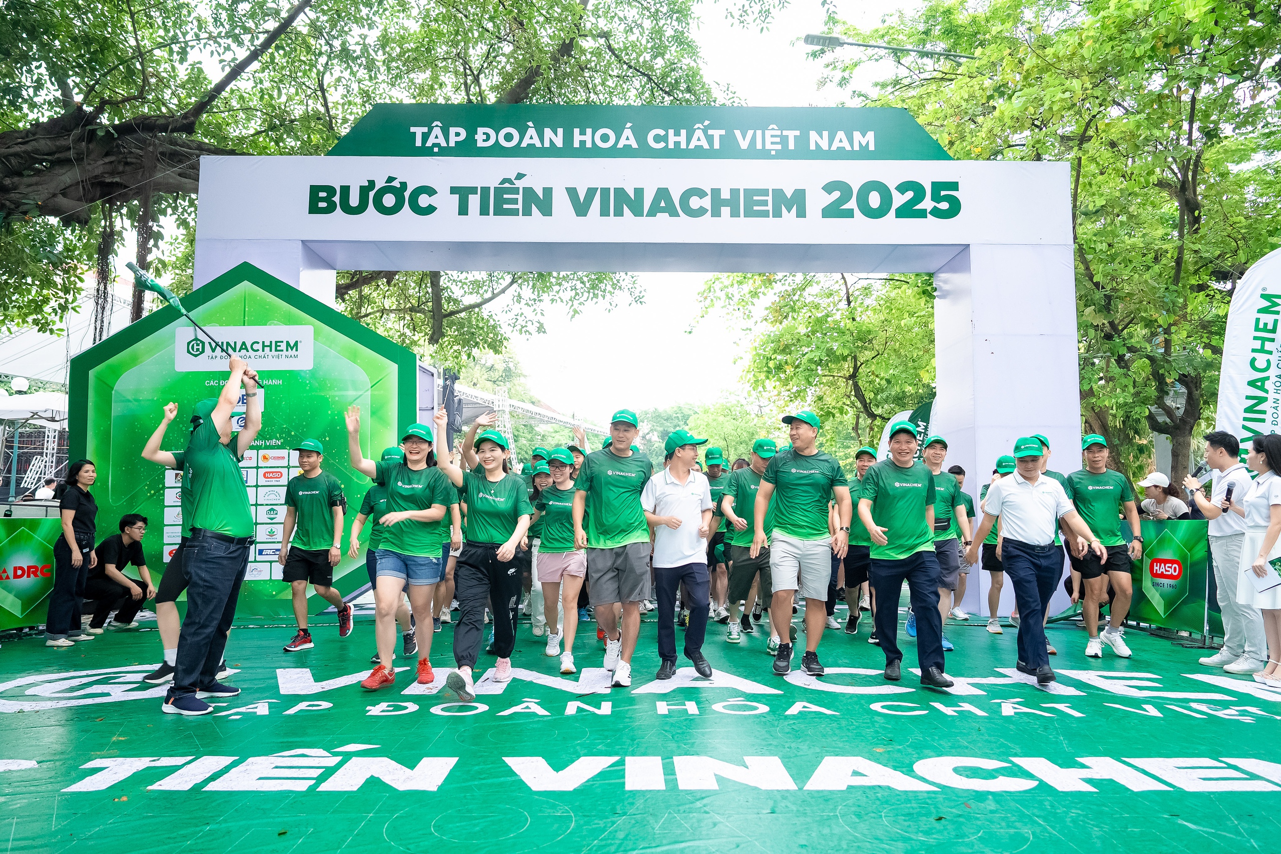 Vinachem tiên phong xanh hóa, chuyển đổi số ngành hóa chất - Tuổi Trẻ ...