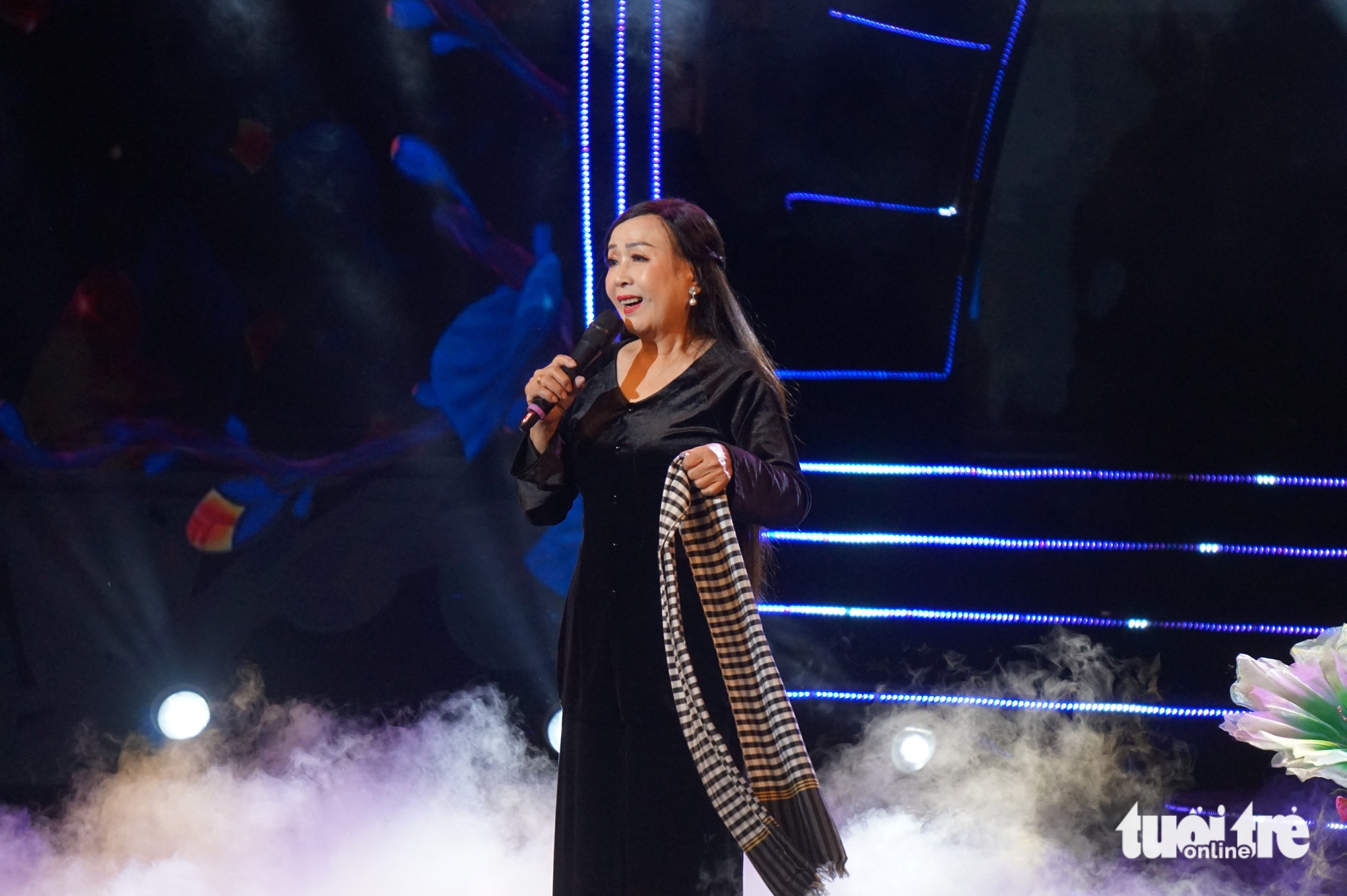 Cee Jay và Charlie Winston hát ‘Bài ca Hồ Chí Minh’ mừng sinh nhật Bác ...