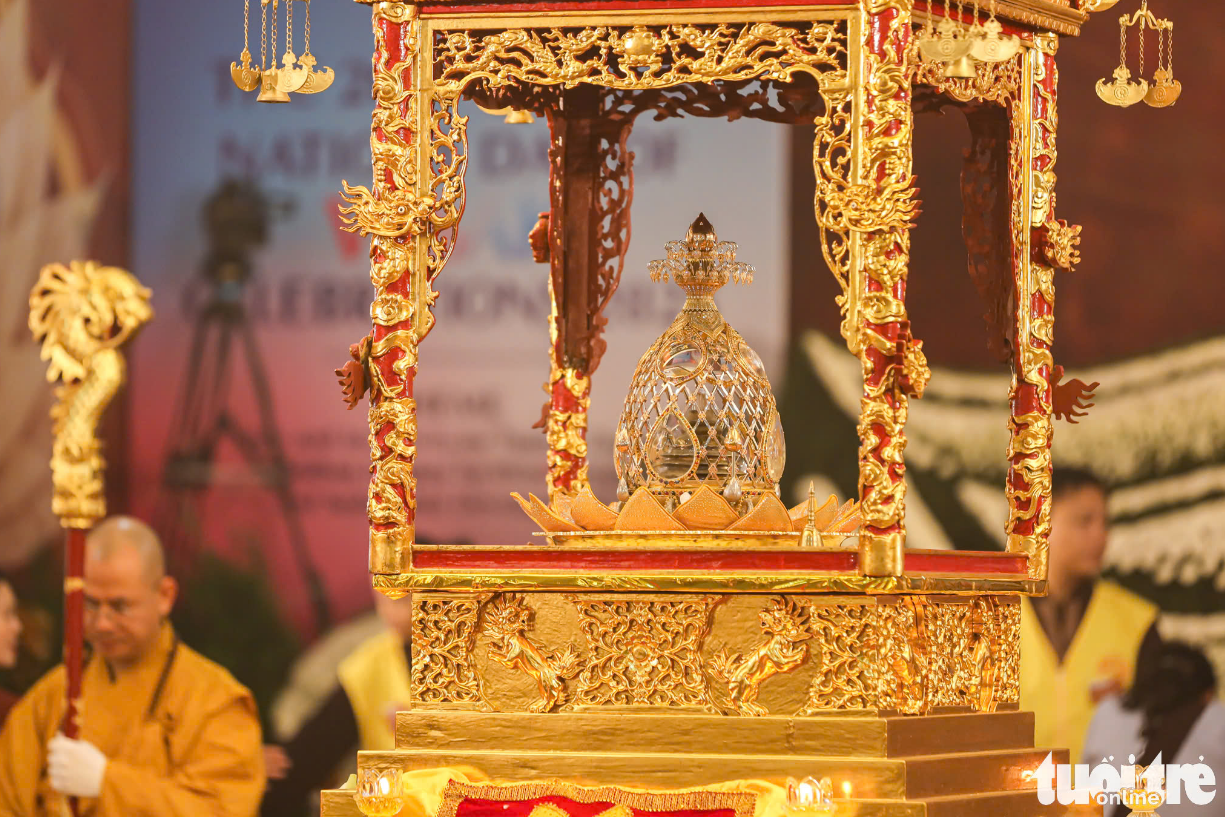 At Hanoi pagoda, throngs of Buddhists, residents queue to venerate ...