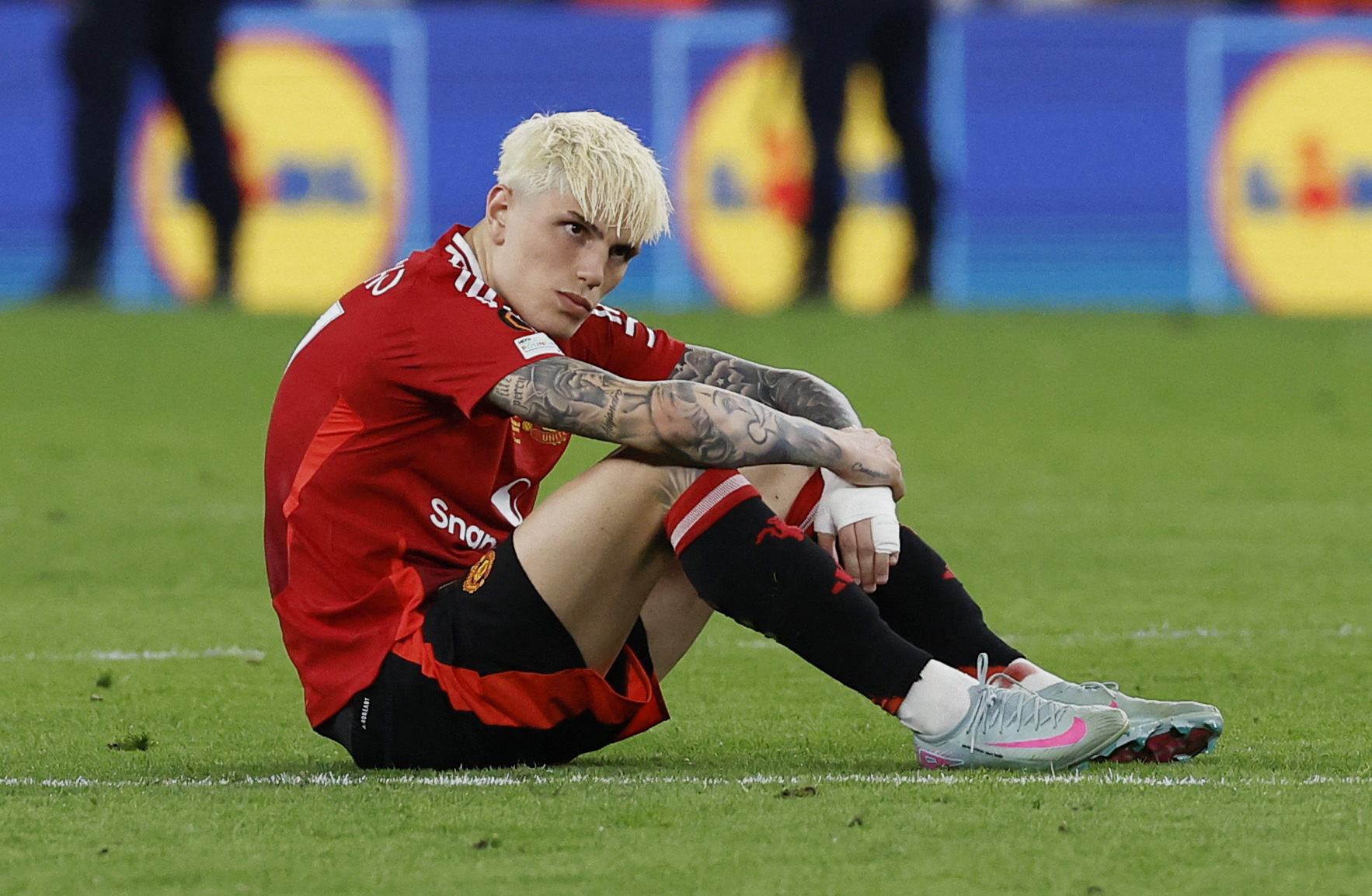 Losing Europa League final, Man United star publicly wants to leave the ...