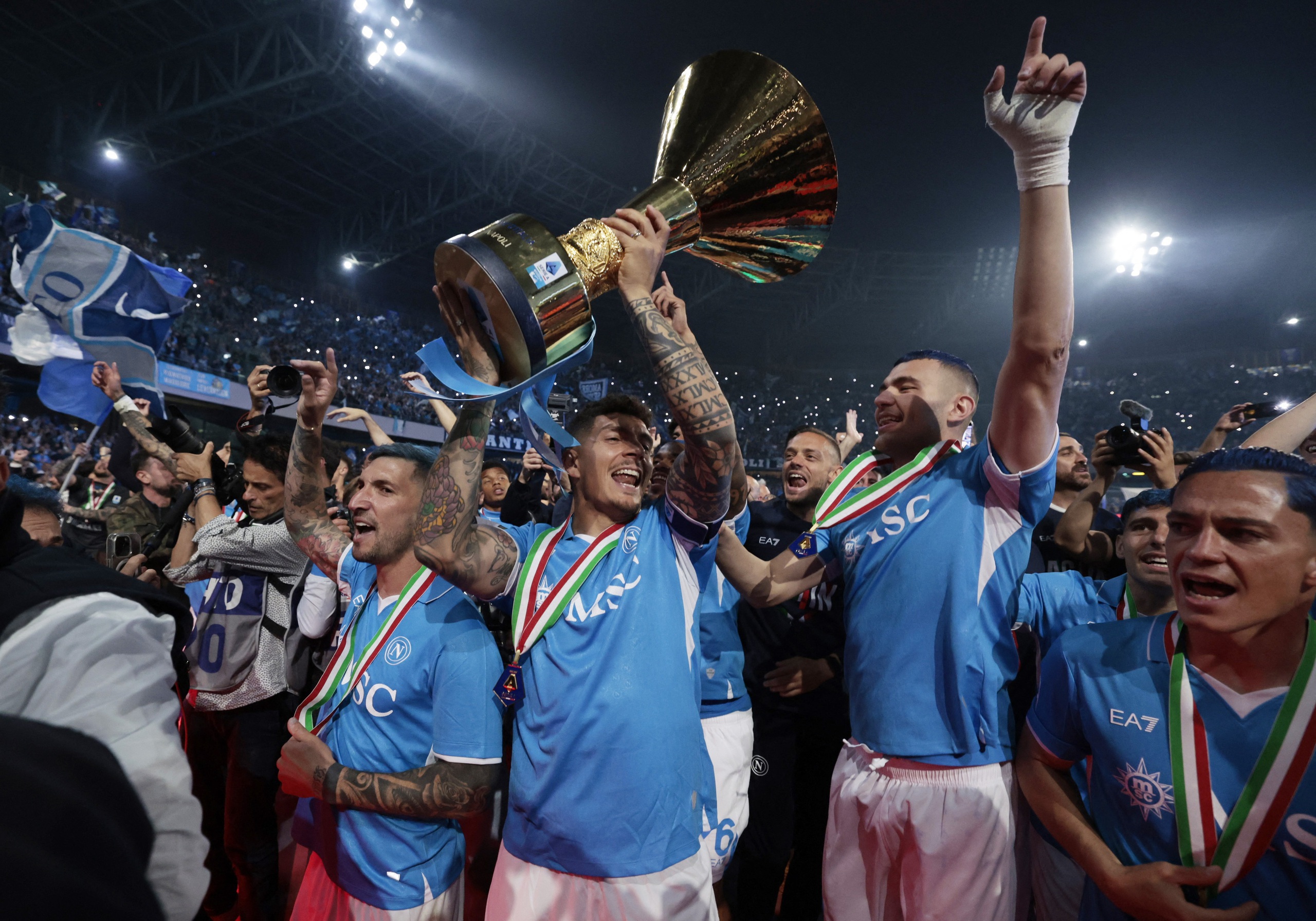 Vượt mặt Inter Milan, Napoli đăng quang chức vô địch Ý - Tuổi Trẻ Online
