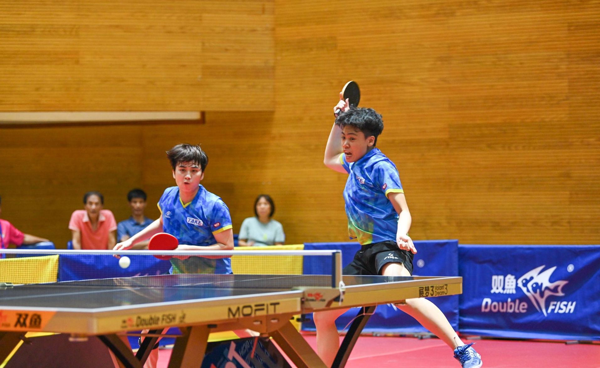 Dieu Khanh - Thanh Thu surpassed their veteran seniors to win the women ...