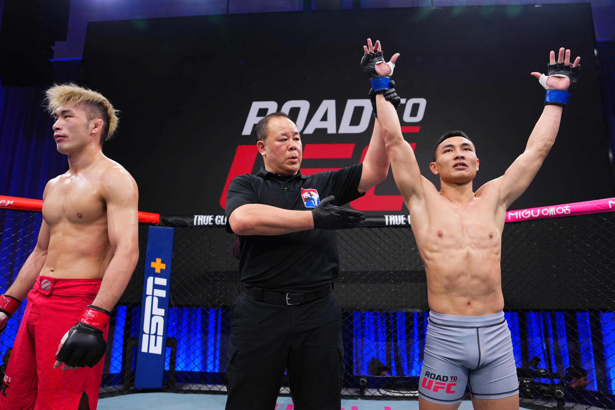 Nghiêm Văn Ý giành chiến thắng quan trọng tại Road To UFC - Tuổi Trẻ Online
