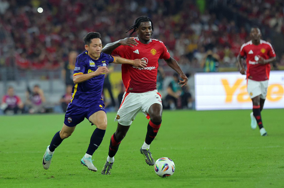 Hai Long: 'Standing on the same field as Man United is a great experience'