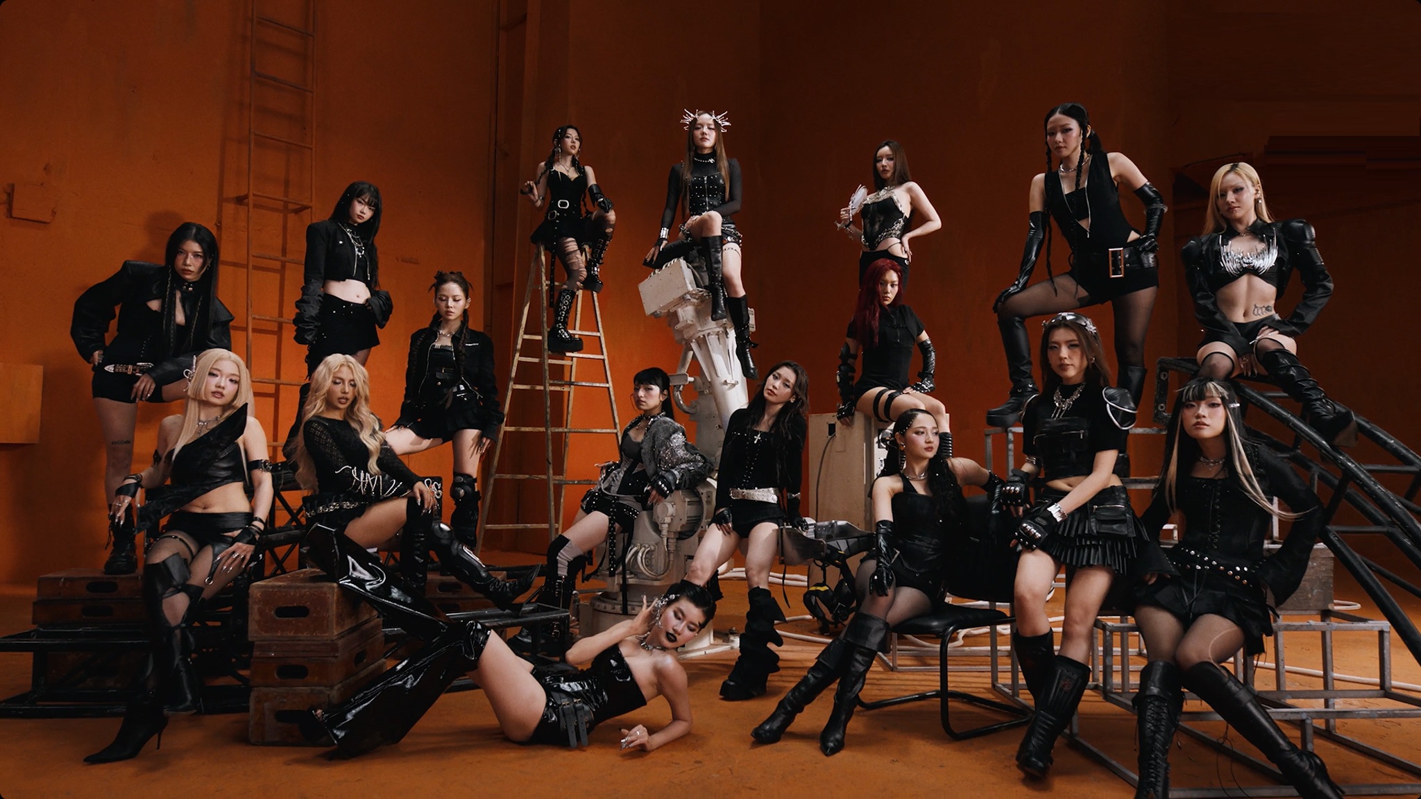 MV The Real Aura của Em xinh say hi ‘đẹp điên’ nhưng nghe không rõ lời, đọc phụ đề mờ mắt - Tuổi ...