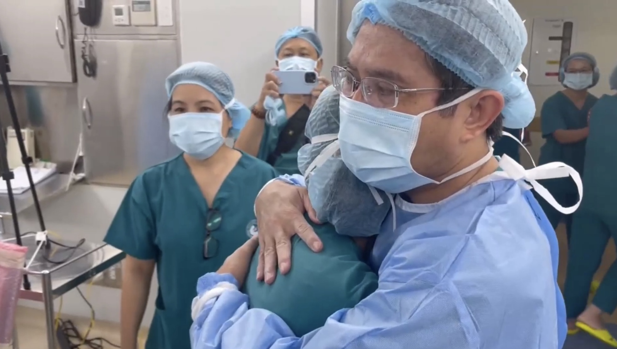 Ca thông tim bào thai cho sản phụ Singapore: Chuyện giờ mới kể - Tuổi ...