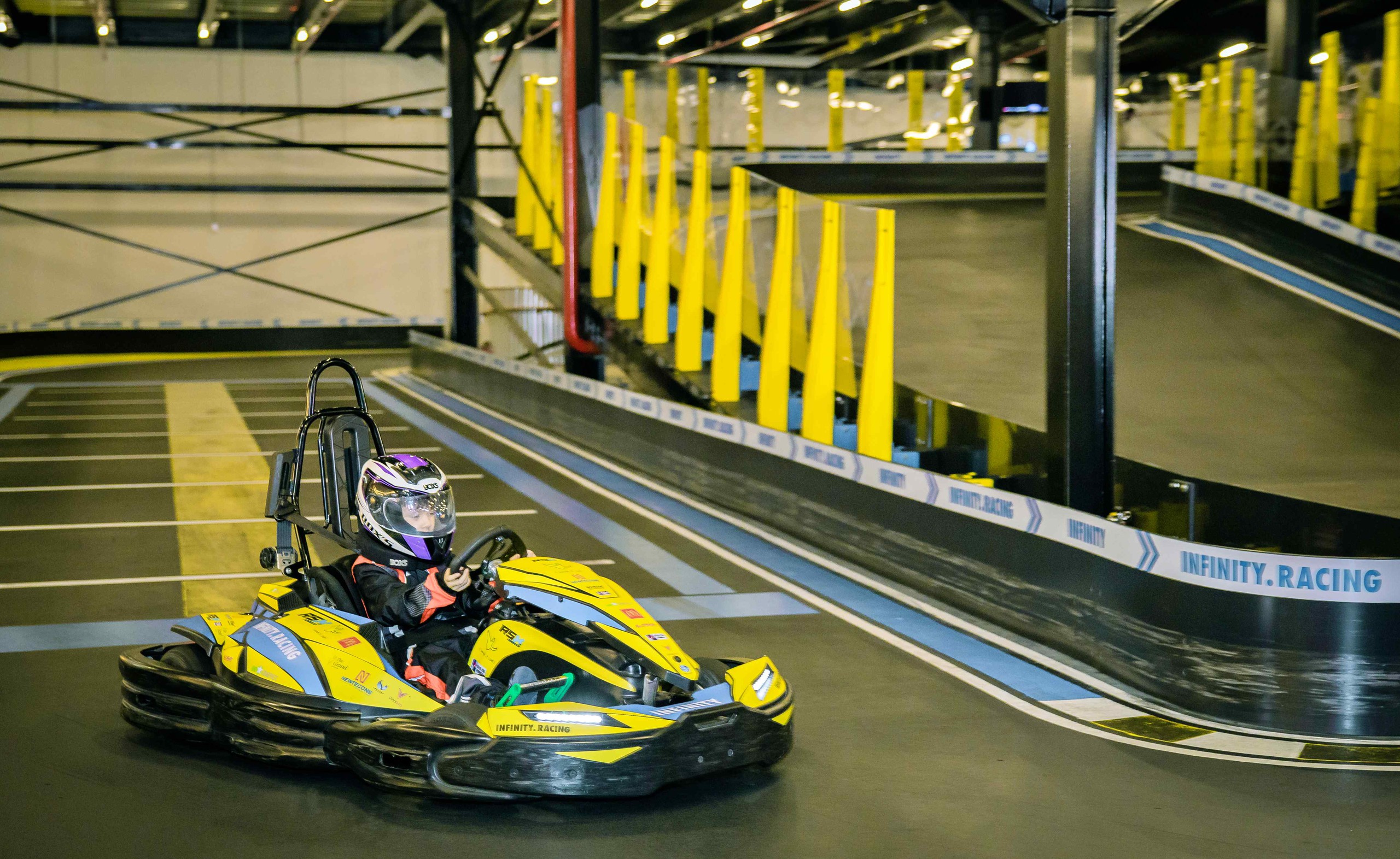 Đua go-kart xuyên tầng ở trung tâm thương mại TP.HCM