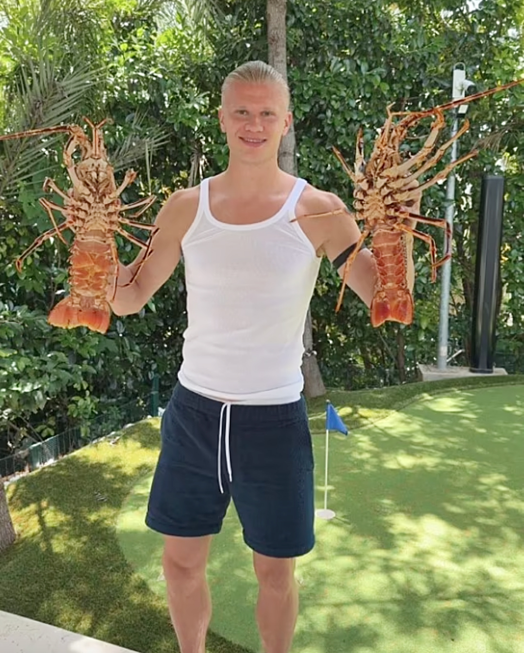 Erling Haaland tươi rói khoe tôm hùm giữa ‘mùa hè ác mộng’ của Man City ...