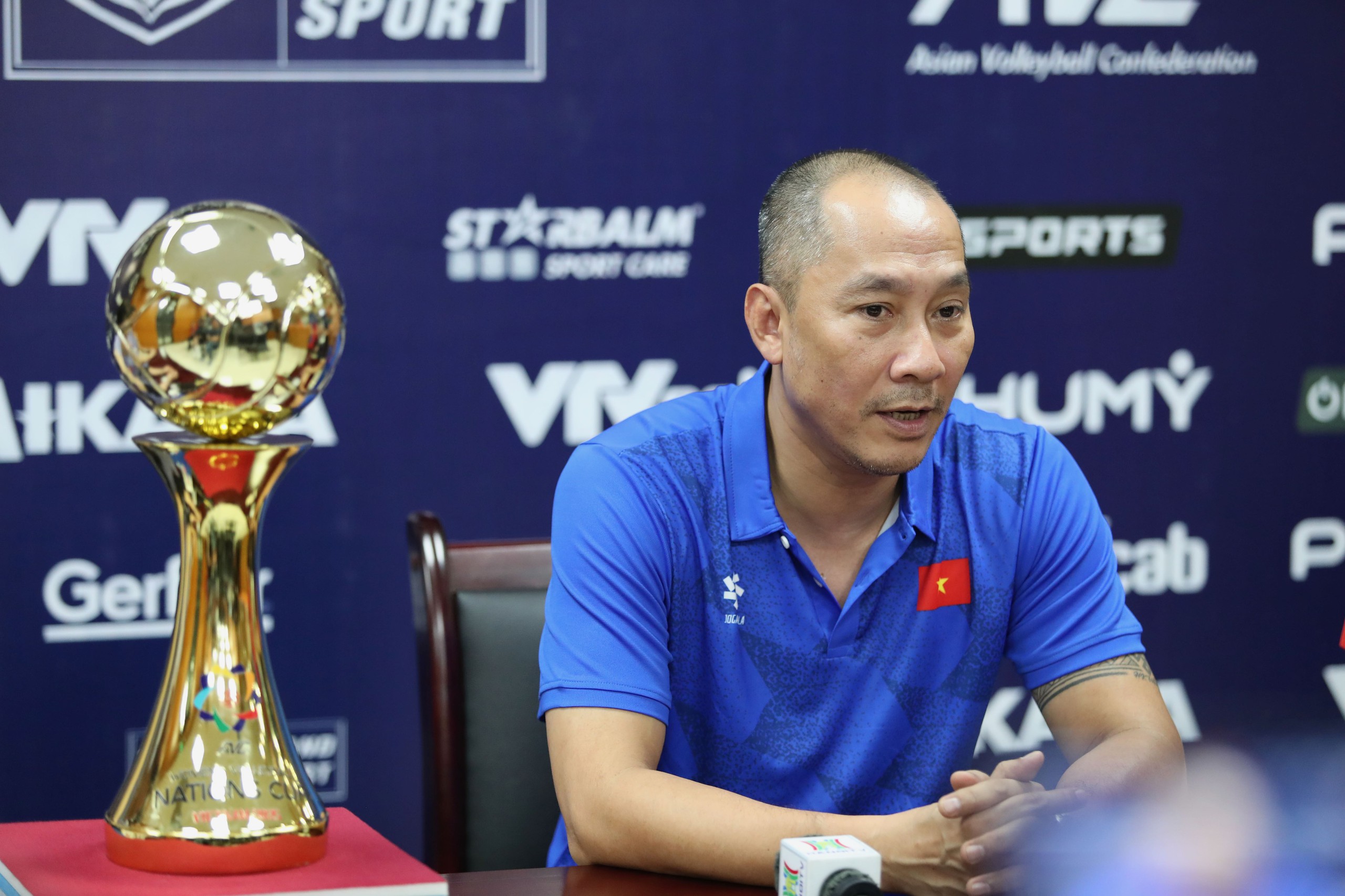 L'entraîneur Nguyen Tuan Kiet explique le seul set perdu de l'équipe féminine vietnamienne de ...