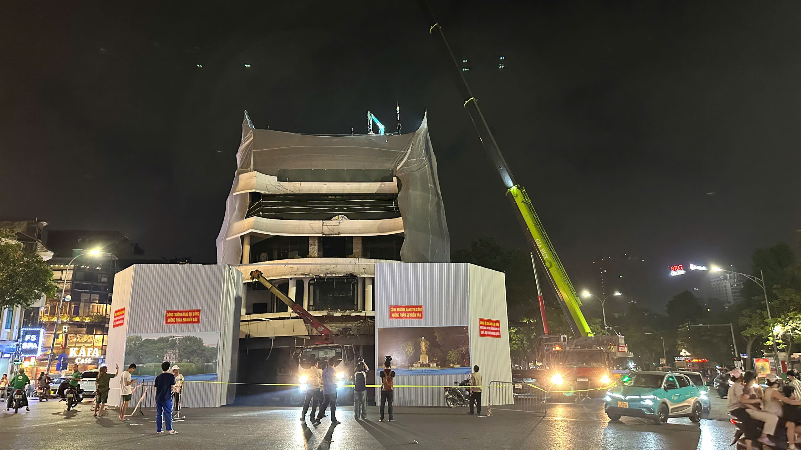 Hanoi begins demolition of iconic 'Shark Jaw' building near Hoan Kiem Lake