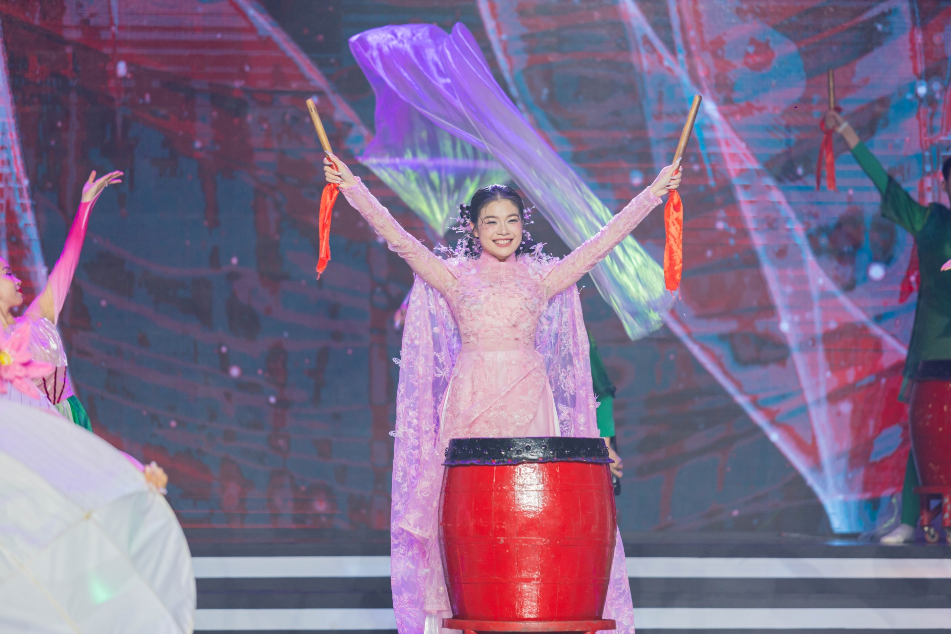 Trân Oanh lội ngược dòng trở thành quán quân 'Hãy nghe tôi hát 2025' - Tuổi Trẻ Online