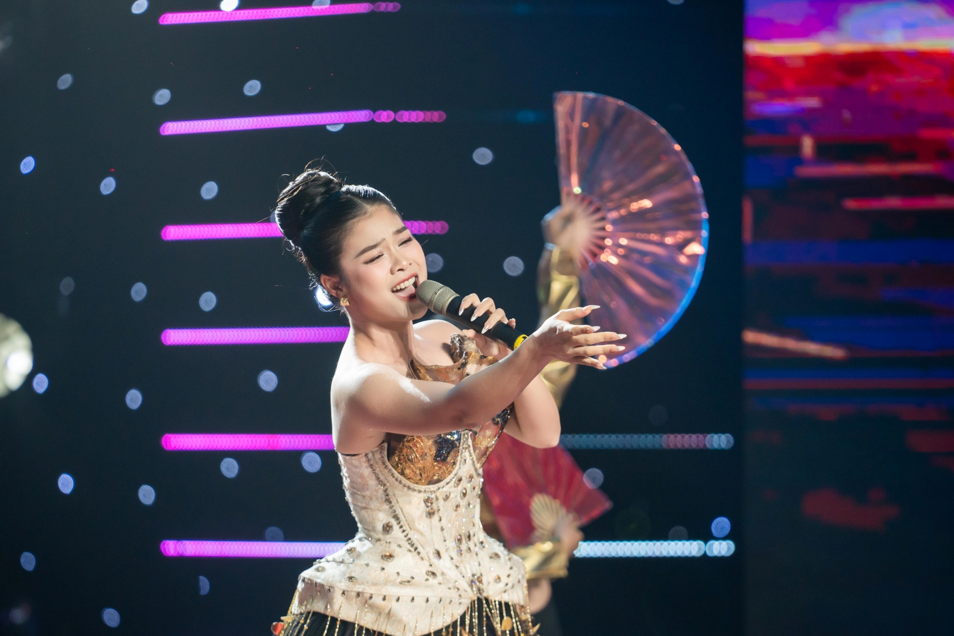 Trân Oanh lội ngược dòng trở thành quán quân 'Hãy nghe tôi hát 2025' - Tuổi Trẻ Online