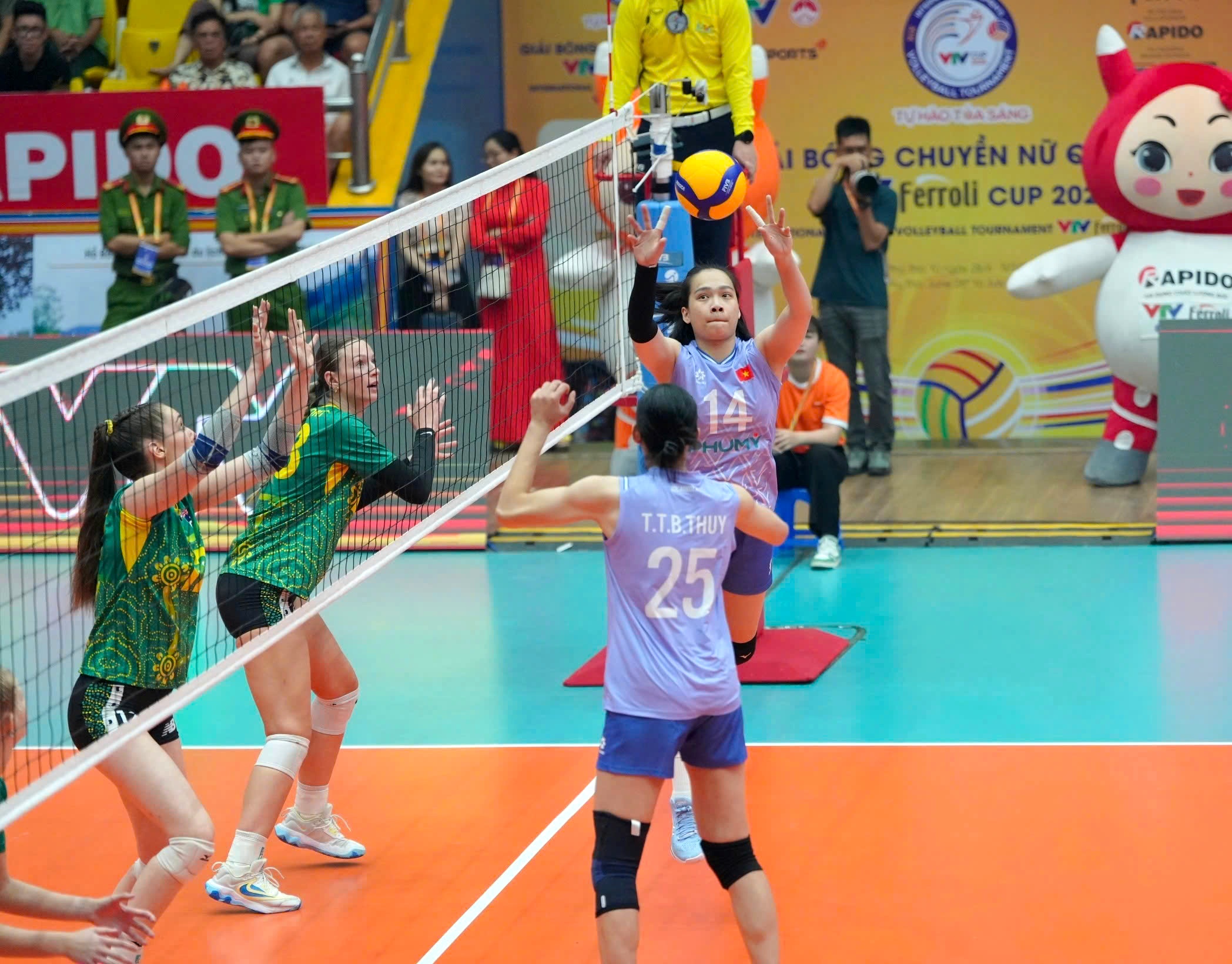 Tuyển bóng chuyền nữ Việt Nam nhấn chìm Úc ngày ra quân VTV Cup 2025 ...