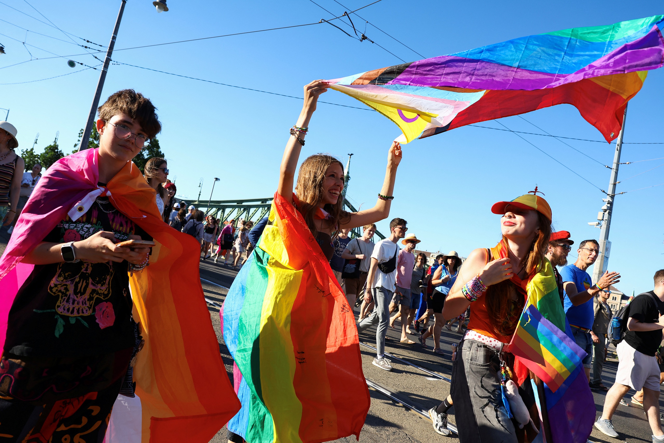 Biểu tình ở Budapest phản đối ông Orban vì lệnh cấm diễu hành Pride ...