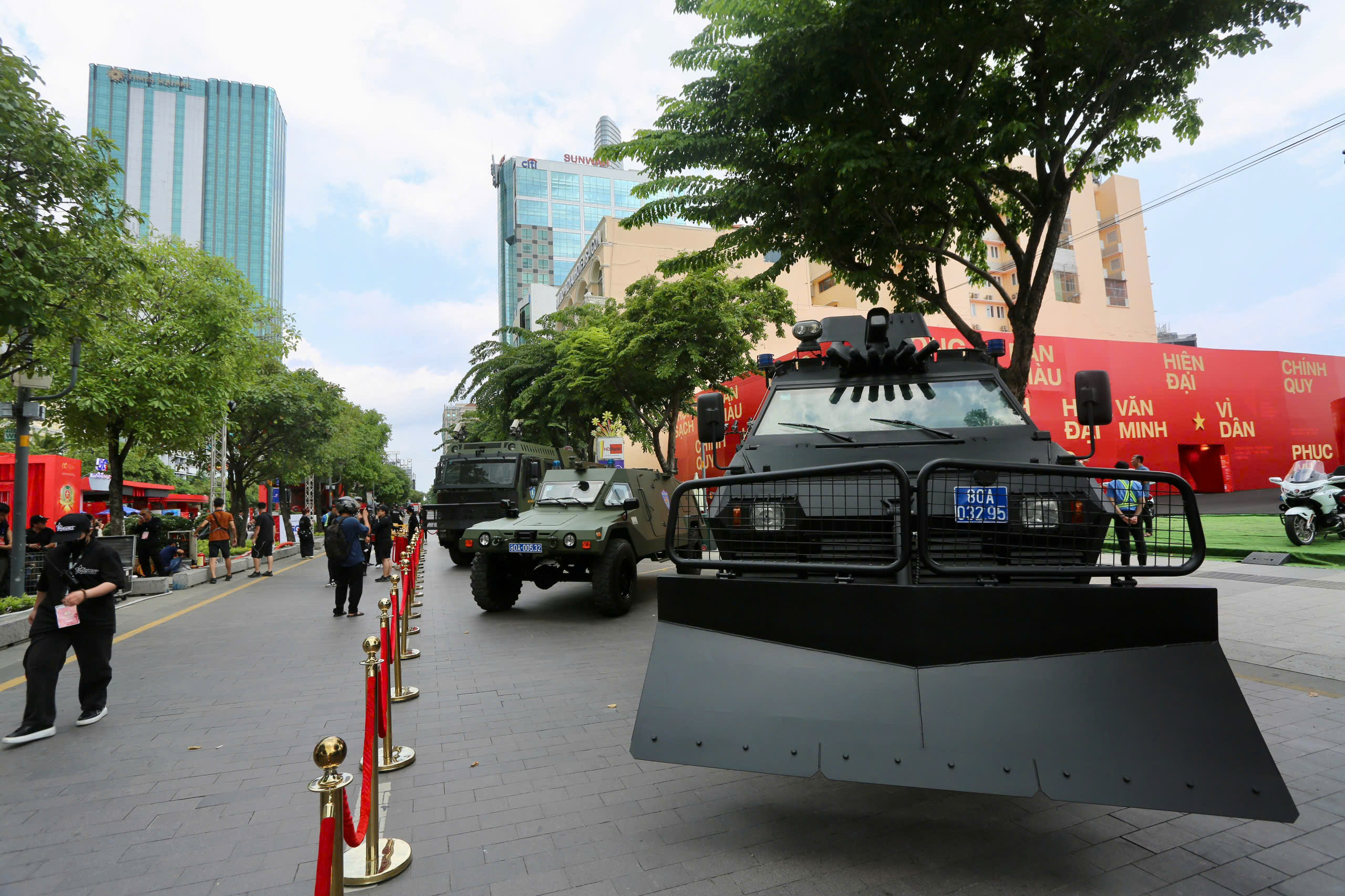 Vietnam police unveil modern combat vehicles, weapons at downtown Ho ...