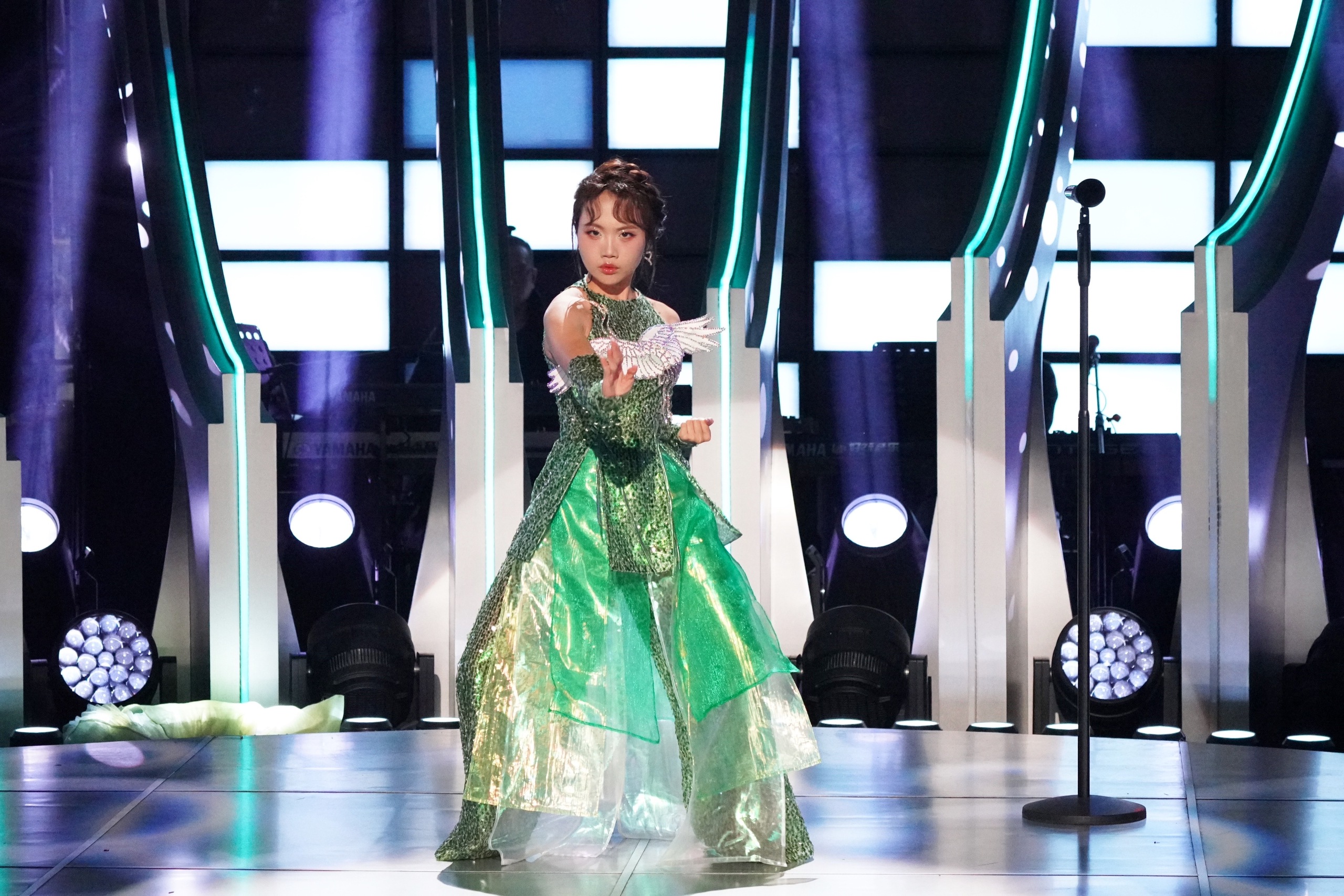 Phương Mỹ Chi mang Rock hạt gạo, hát ‘là người Việt Nam xin cảm ơn cuộc ...