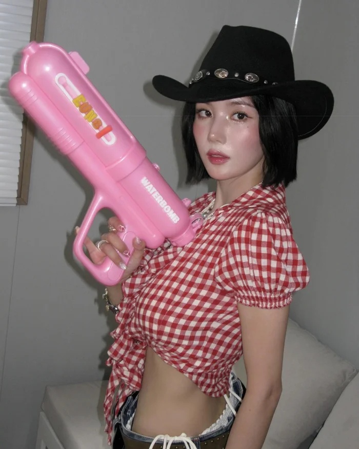 Kwon Eun Bi đổi đời nhờ danh xưng 'nữ thần Waterbomb' - Tuổi Trẻ Online