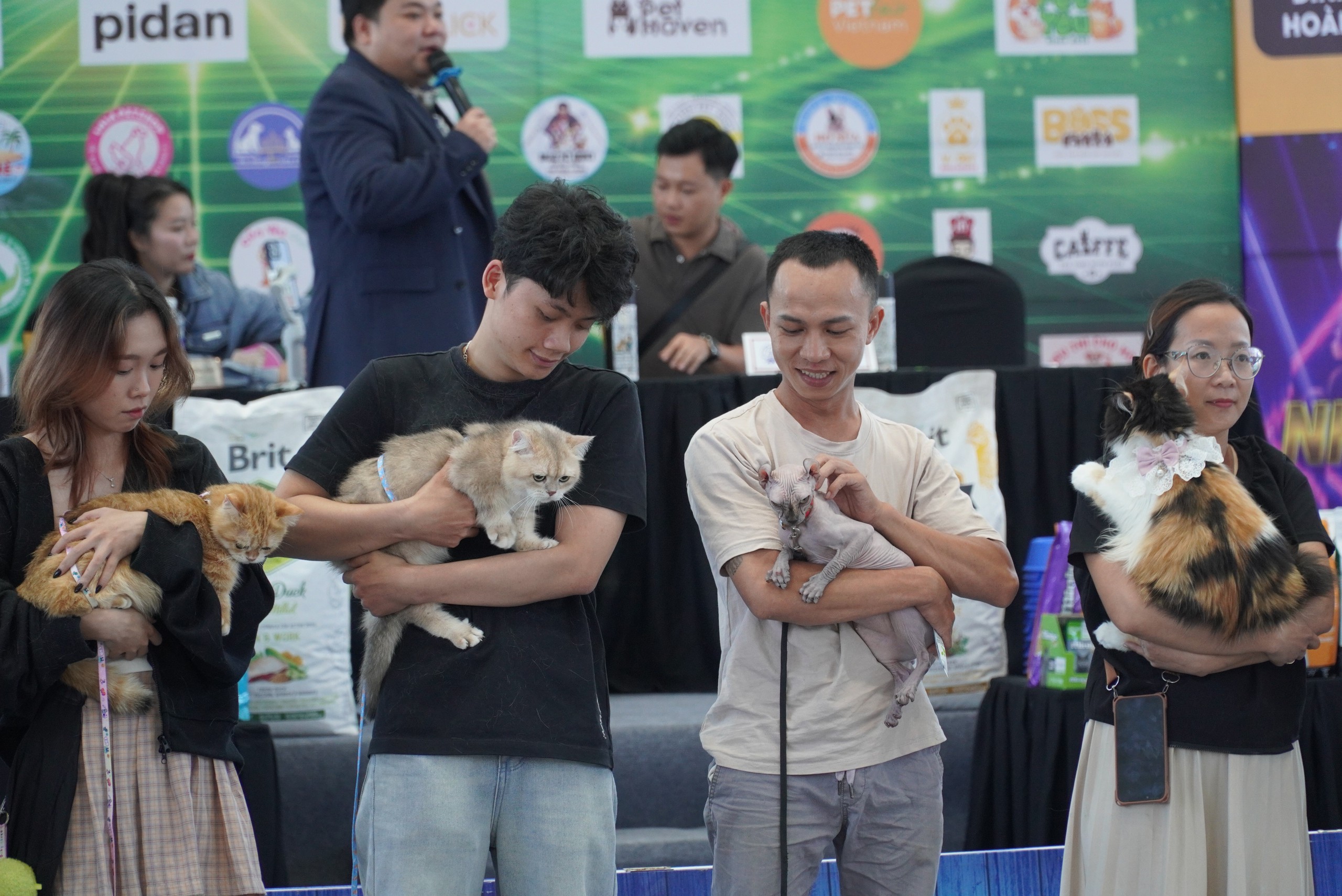 Hundreds of rare dogs, ‘cat beauties’ gather in Da Nang for central ...