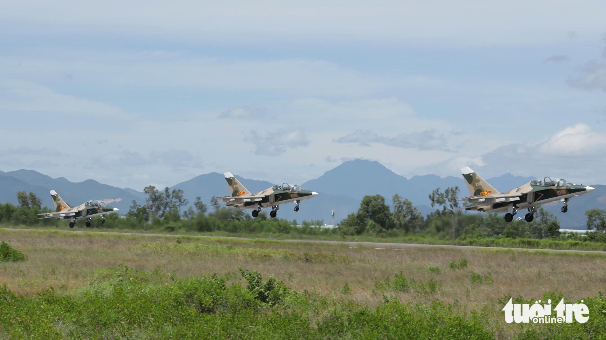 Vietnam trains Yak-130 formation ahead of 80th National Day flyover