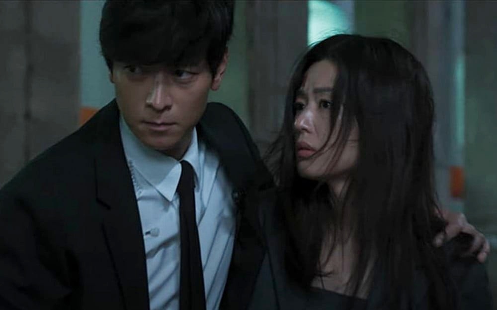 'Cú bắt tay' của Kang Dong Won và Jun Ji Hyun gây chấn động - Tuổi Trẻ ...