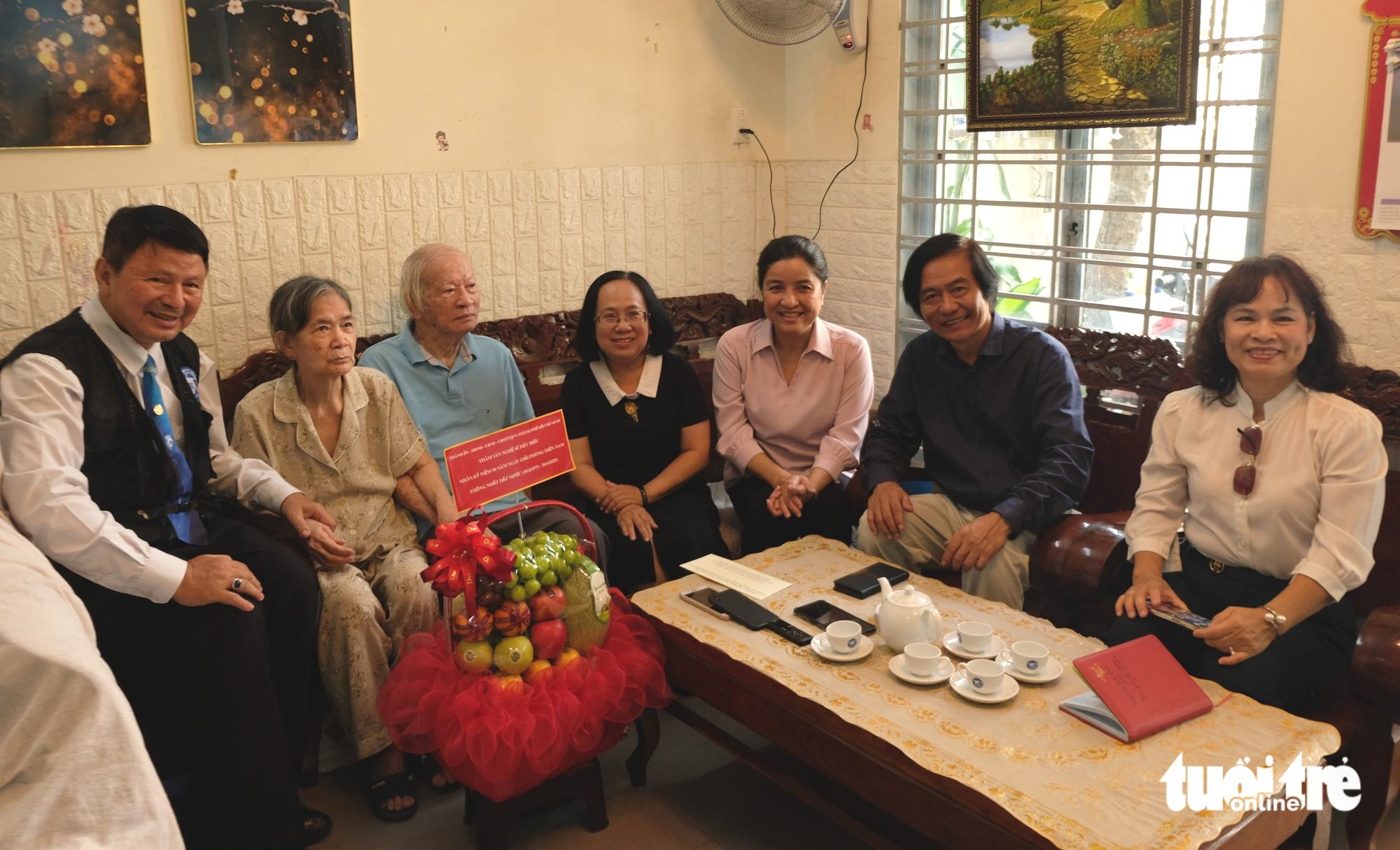 Họa sĩ Quách Phong: 16 năm vẽ lịch sử bằng tranh - Tuổi Trẻ Online