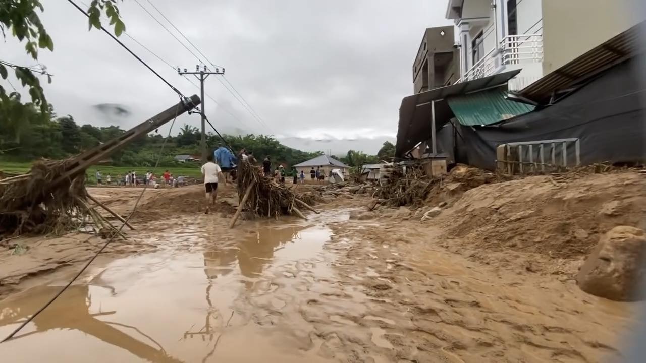 Vietnam flash flood kills five, dozens evacuated