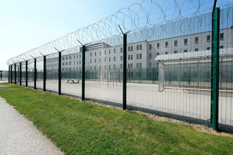 Estonia shows off prison cells awaiting Swedish inmates