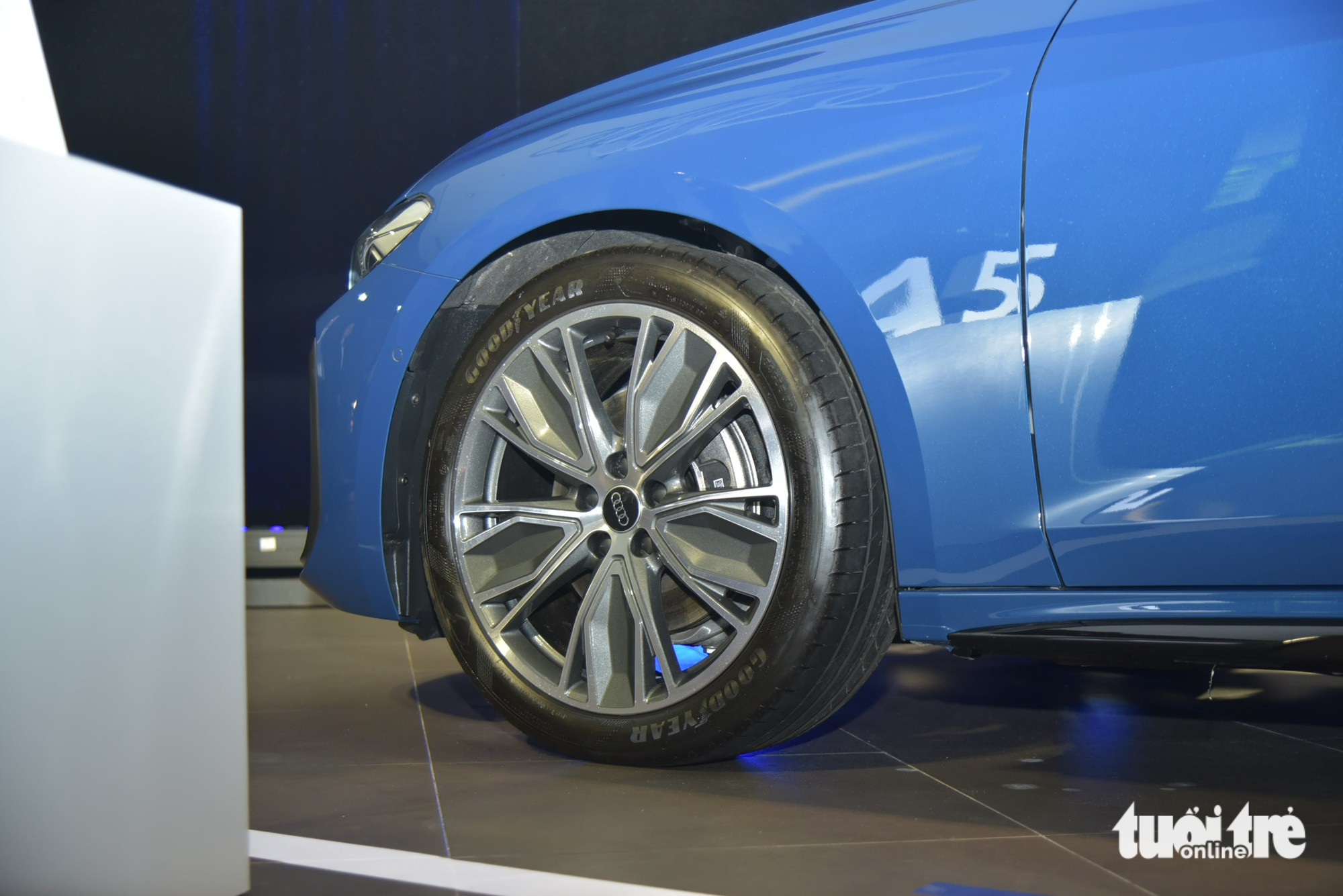 Audi A5 2025 trình làng Việt Nam: Giá 2,2 tỉ đồng, 3 màn hình, cạnh ...