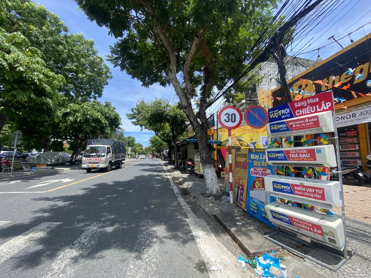 Vietnam’s Hoi An installs 30kph speed limit signs on major roads