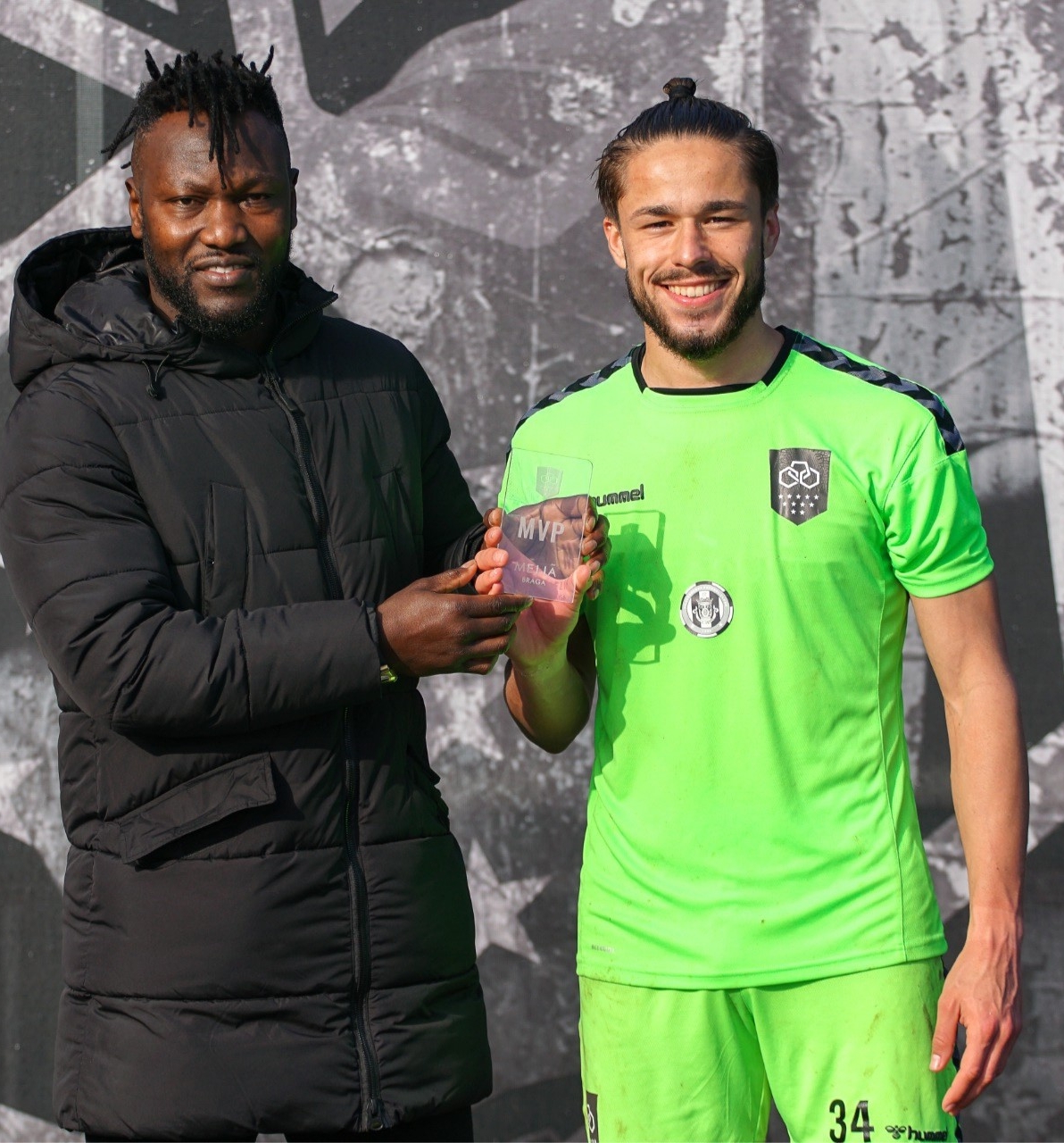 El compatriota de Ronaldo juega en el equipo de fútbol de Ciudad Ho Chi ...