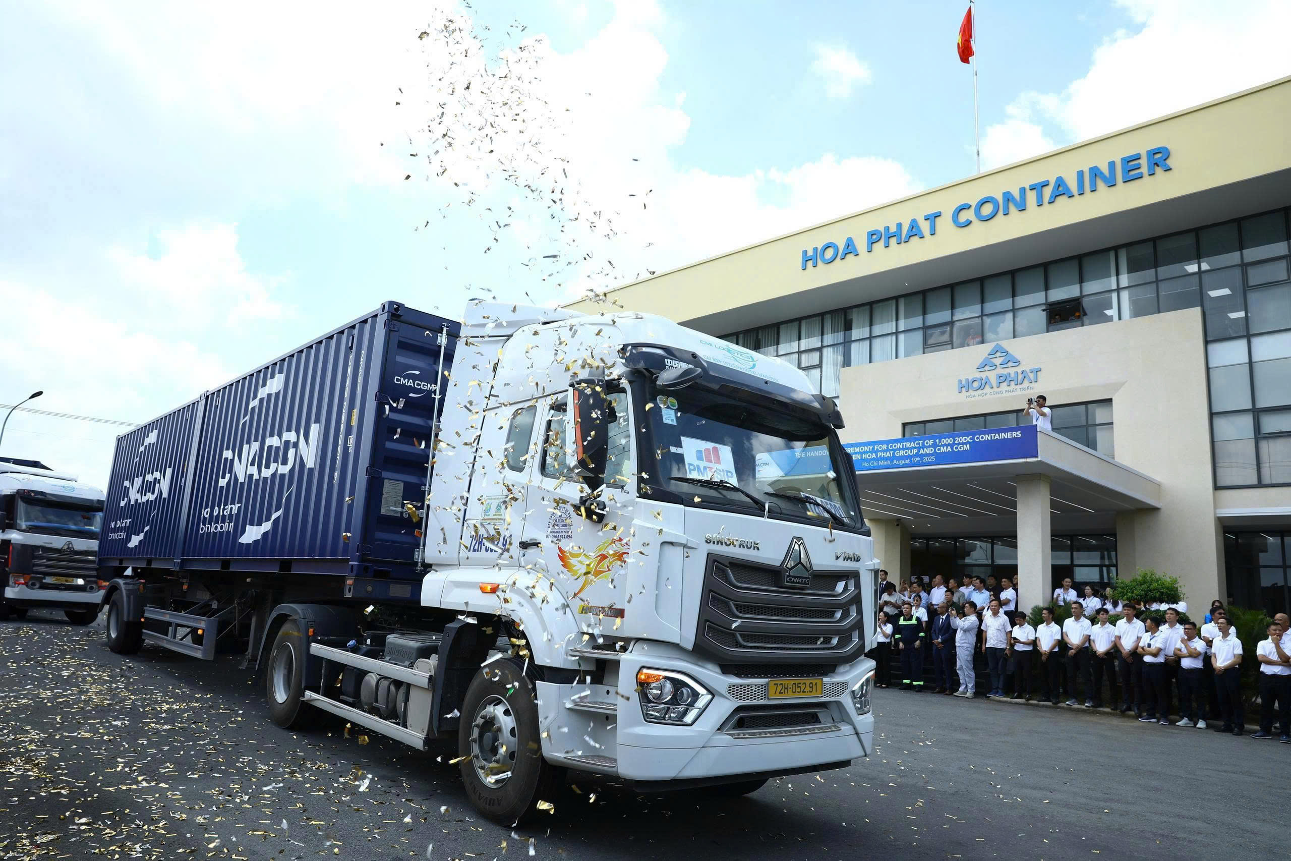 Vietnamese firm delivers 1,000 containers to French shipping giant CMA CGM
