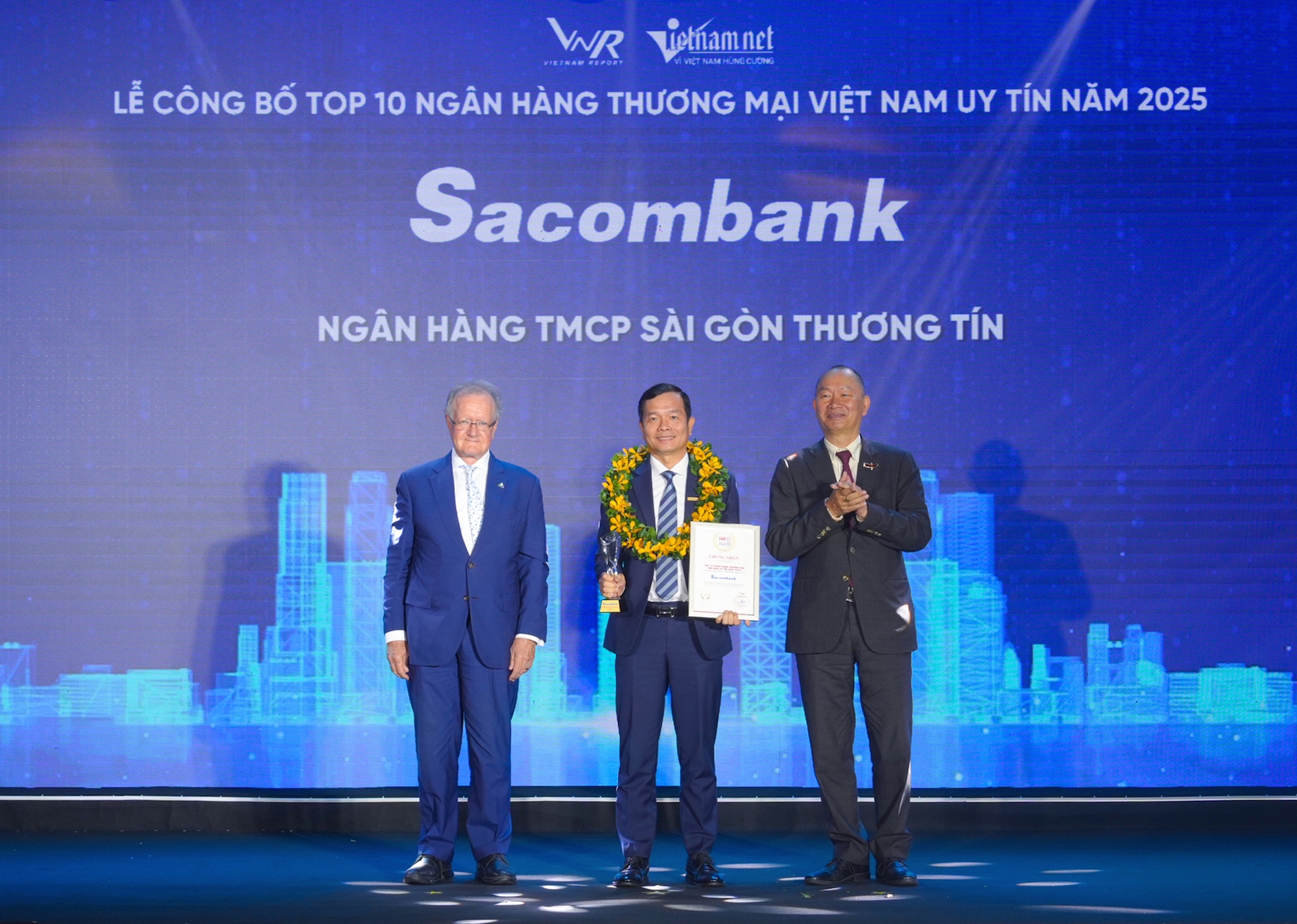 Sacombank vào top 10 ngân hàng thương mại Việt Nam uy tín 2025 - Tuổi Trẻ Online