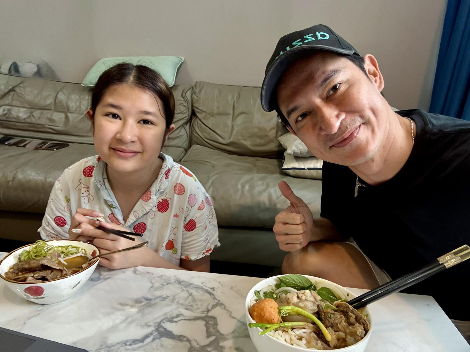 Huy Khánh khác lạ, được khen 'như trai 18 tuổi' sau ly hôn vợ - Tuổi Trẻ Online