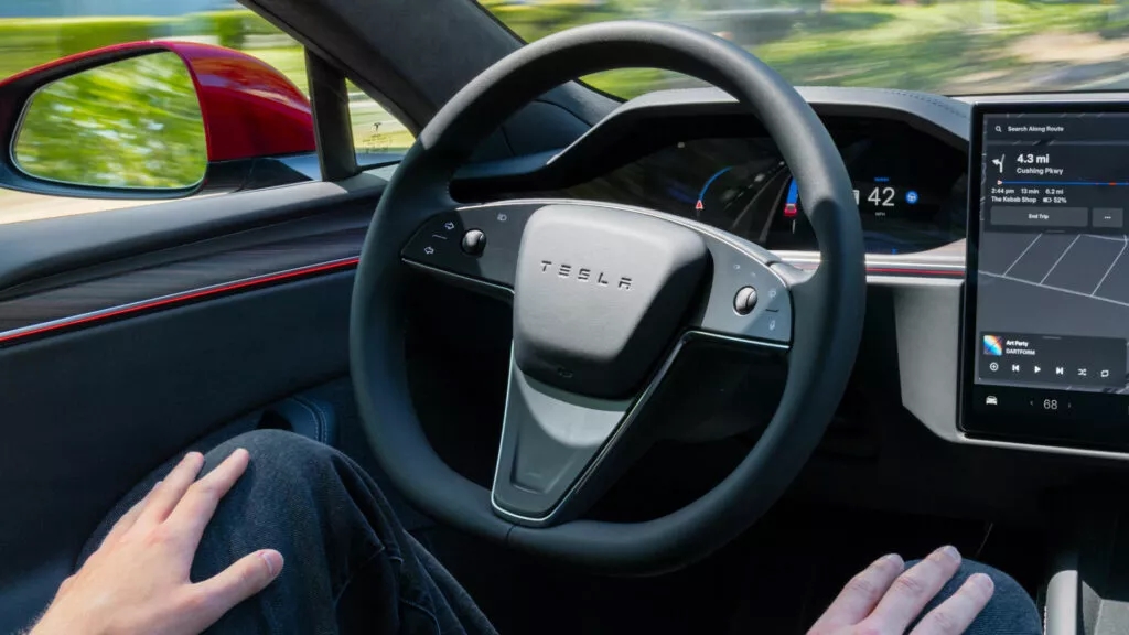 Tesla bị phạt 6.400 tỉ vì chế độ tự lái - Tuổi Trẻ Online