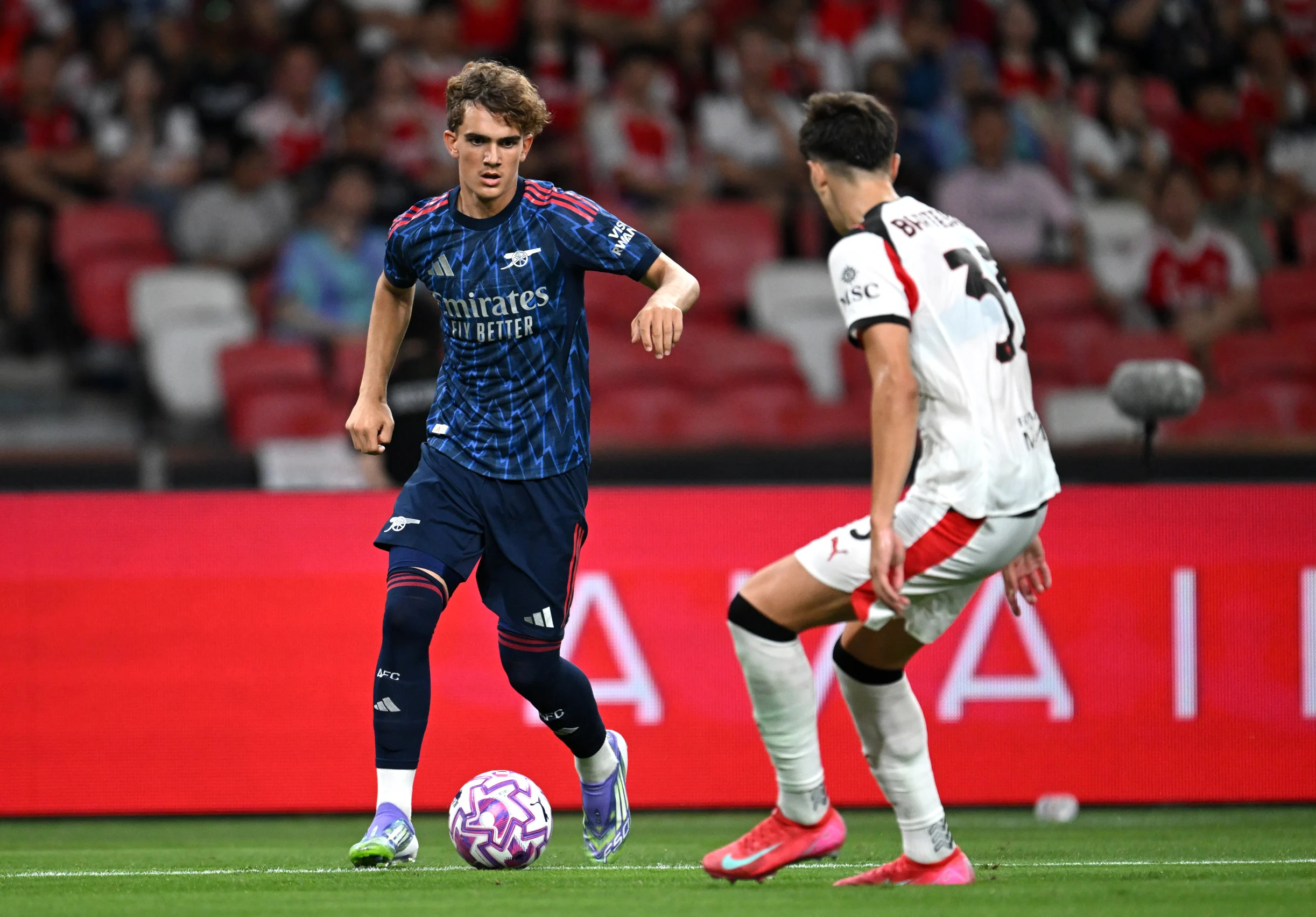 Arsenal muốn đưa thần đồng 15 tuổi lên đá đội một - Tuổi Trẻ Online