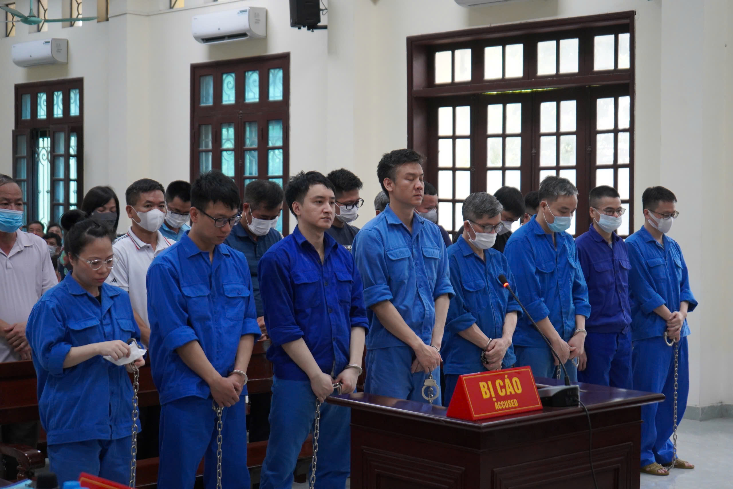 Vụ 14 cán bộ hải quan nhận hối lộ: Trả hồ sơ điều tra bổ sung - Tuổi ...
