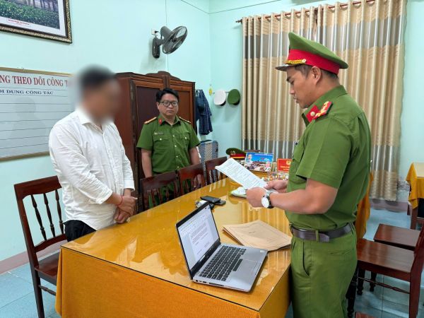 Liên tiếp các vụ shipper đi giao hàng rồi 'ôm' tiền công ty tiêu xài ...