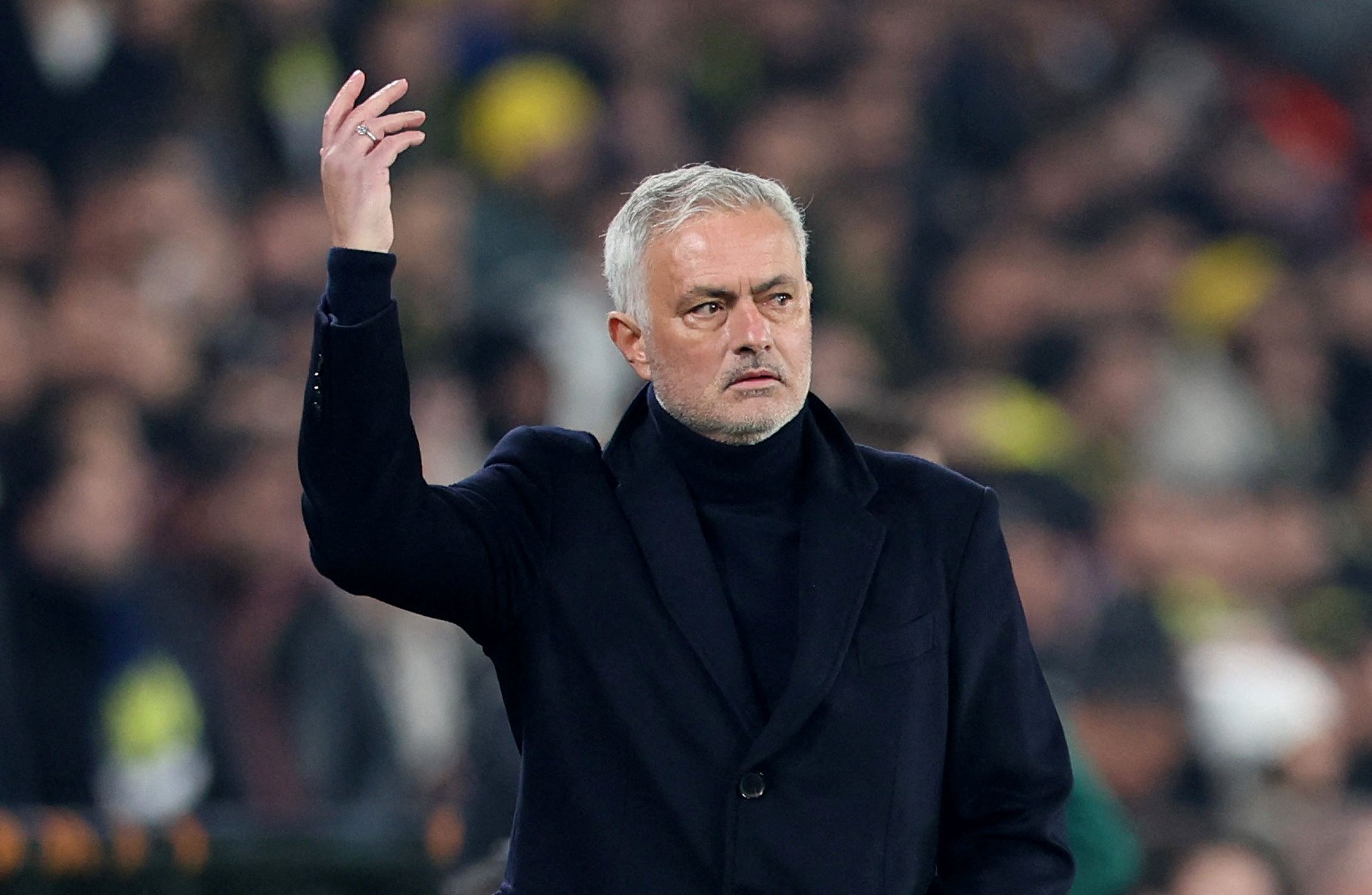 C V Fenerbahce Gi n D V i H a n Kh ch S n C a HLV Mourinho Tu i C V Fenerbahce Gi n D V i H a n Kh ch S n C a HLV Mourinho Tu i