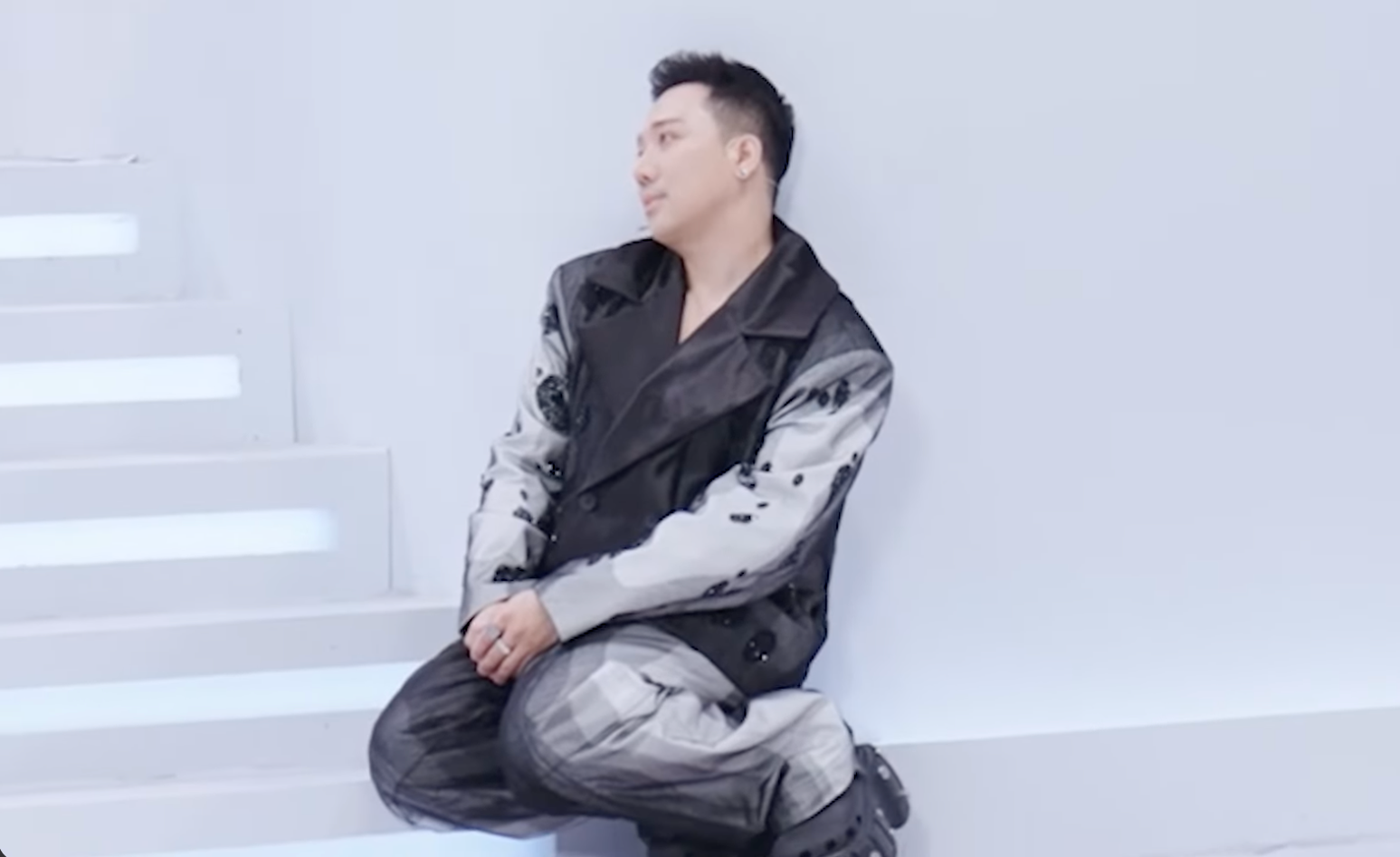 Tập 1 Anh trai say hi: Trấn Thành có thêm cộng sự, Ryn Lee áp lực tâm lý