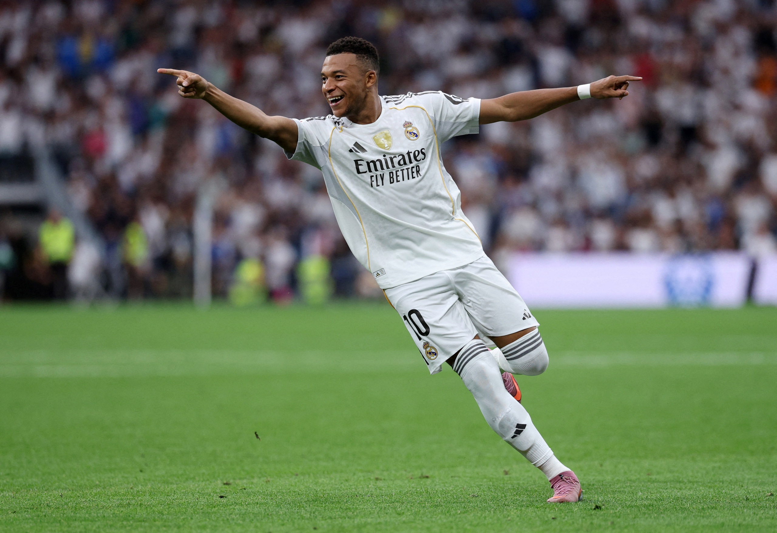 Mbappe ghi 2 bàn trong 3 phút với phong cách lạnh lùng - Tuổi Trẻ Online