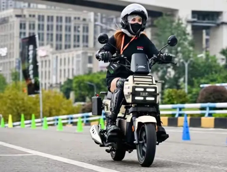 Honda ra mắt xe tay ga SquareX125: Dáng 'hình hộp' độc đáo, ABS 2 kênh ...