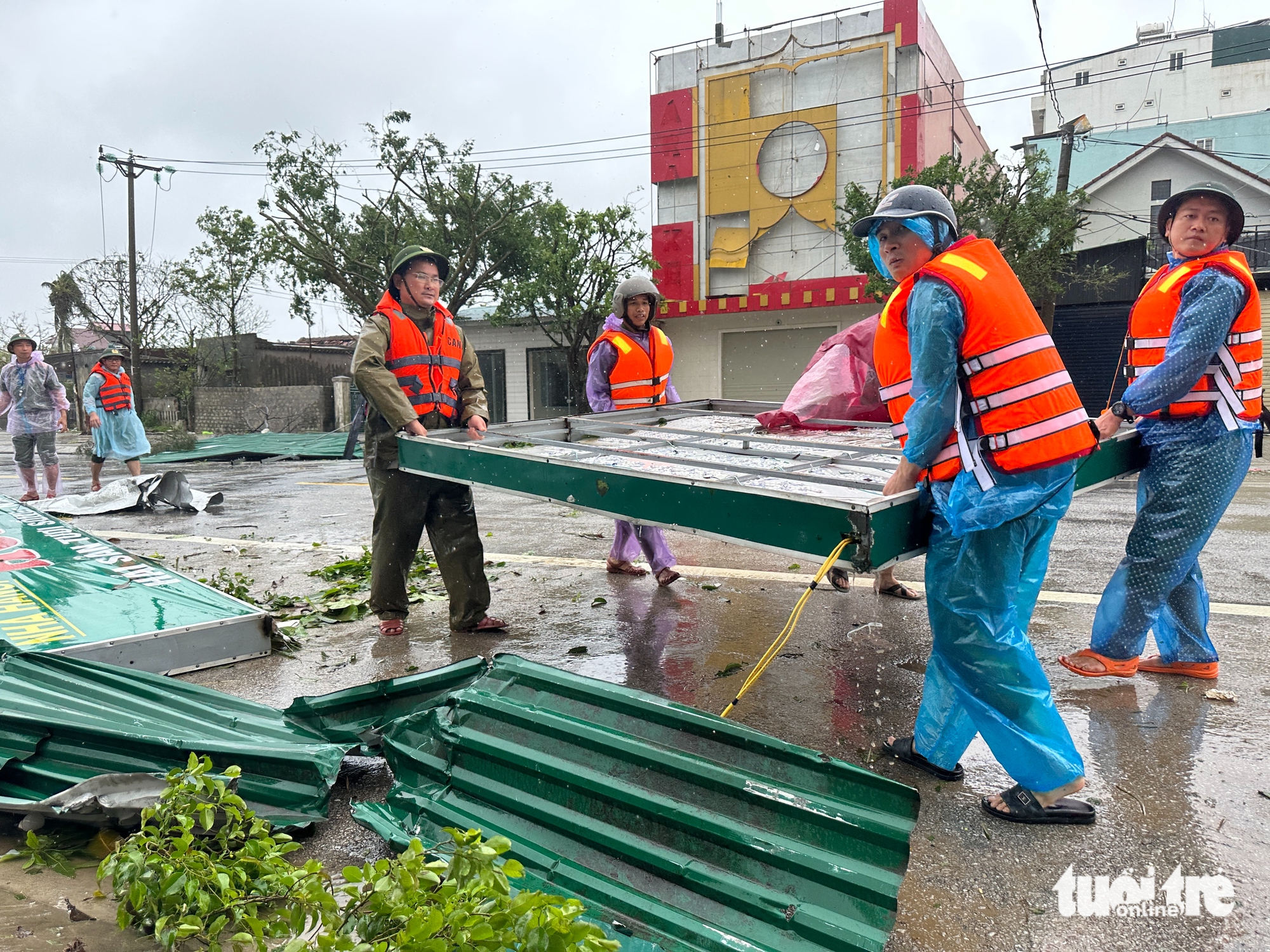 Bão Bualoi ở Nghệ An: hơn 19.200 nhà tốc mái, 1 người chết - Tuổi Trẻ ...